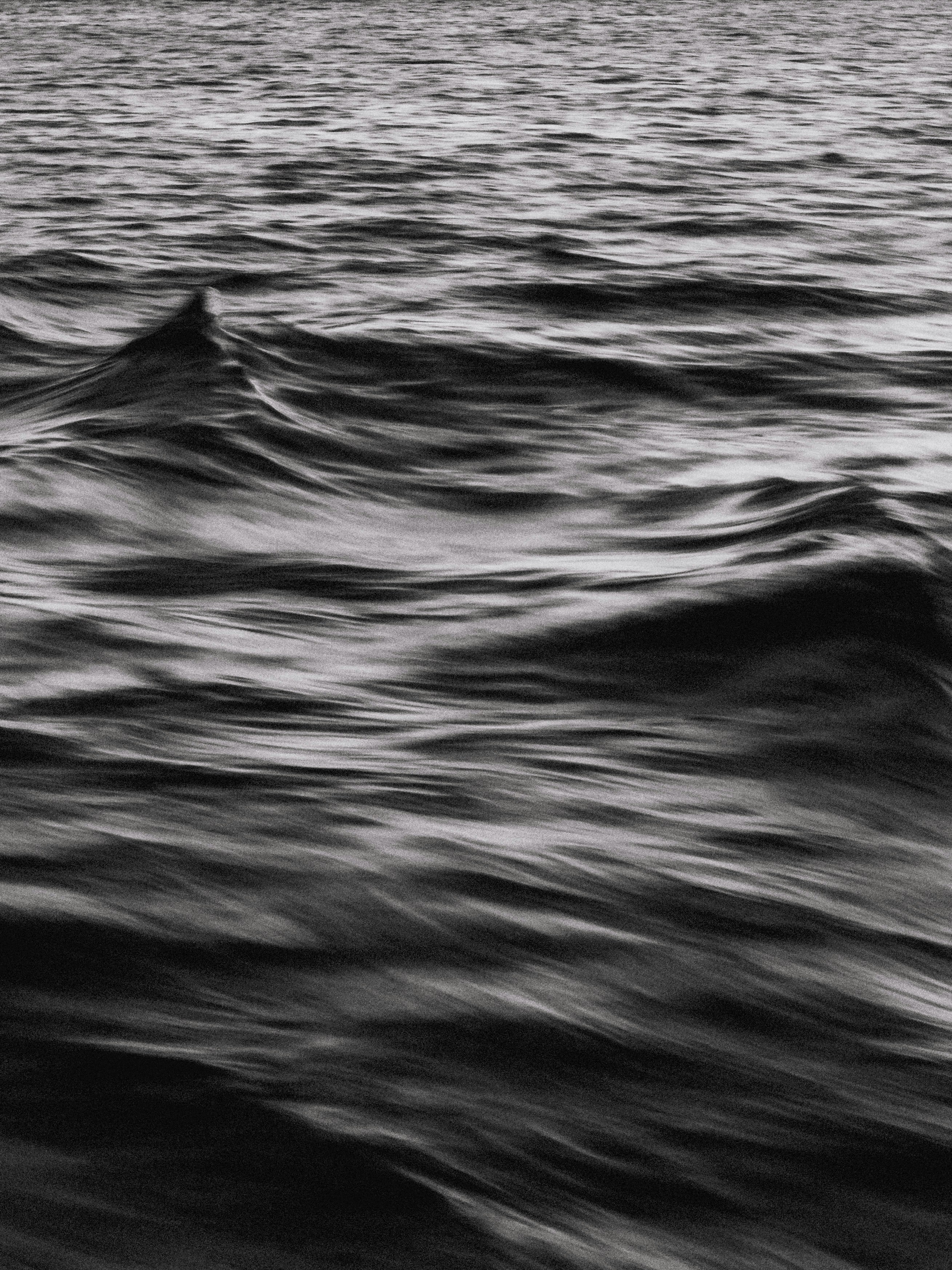 Midnight Swell: A Quiet Dance of Tides