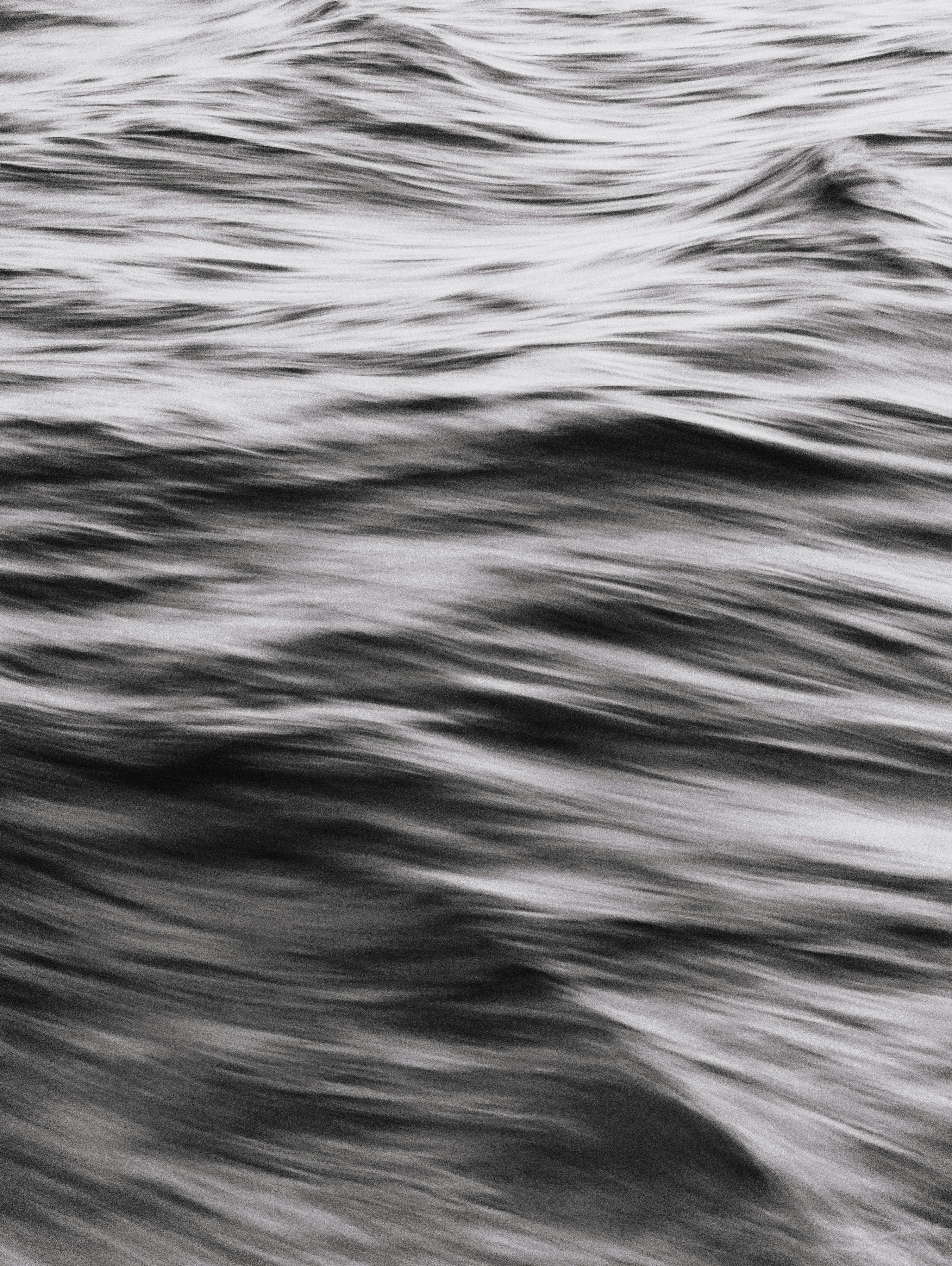 Rolling Gravity: Abstract Waveform of Water in Monochrome