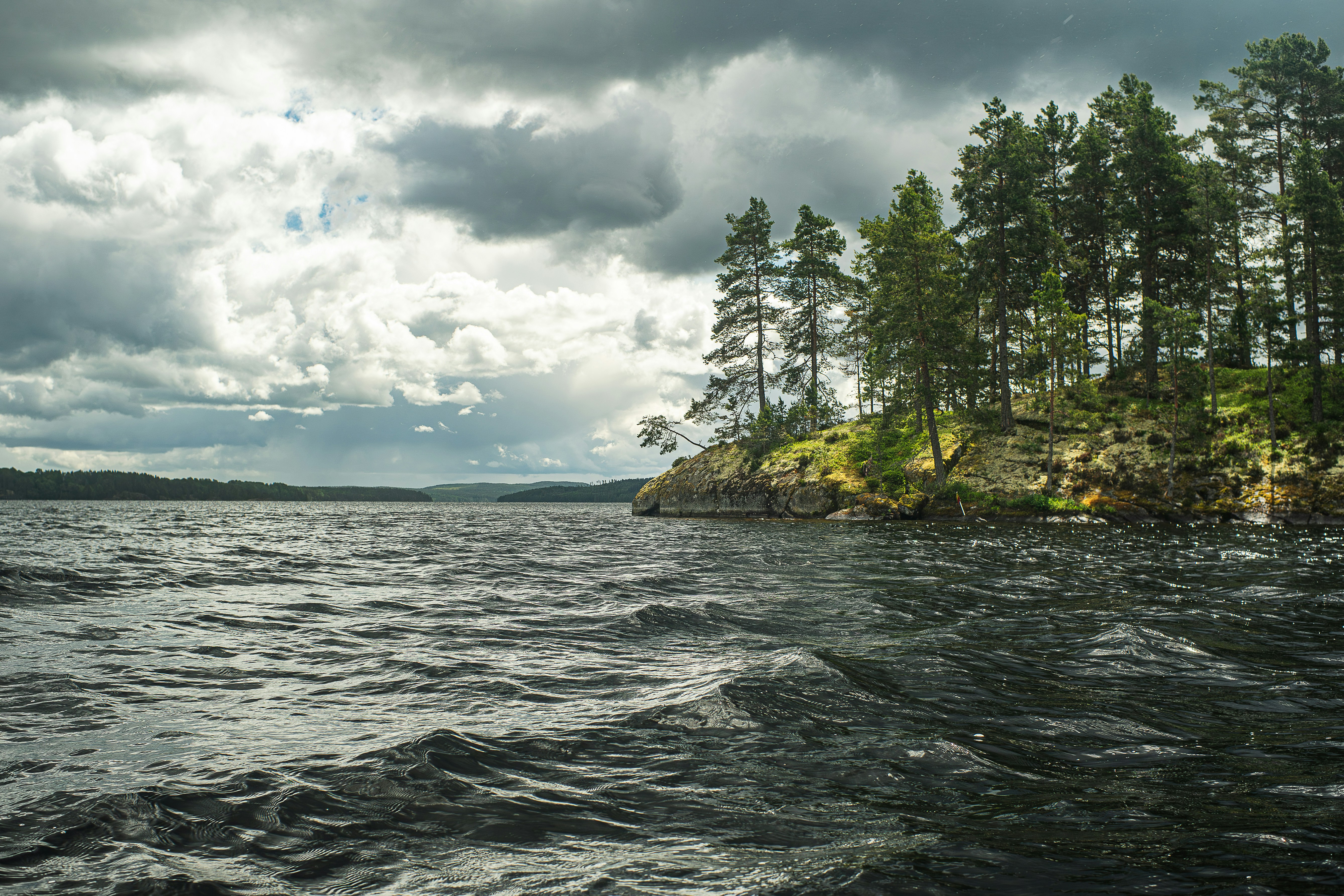 Edge of the Pines: A Quiet Lakeframe