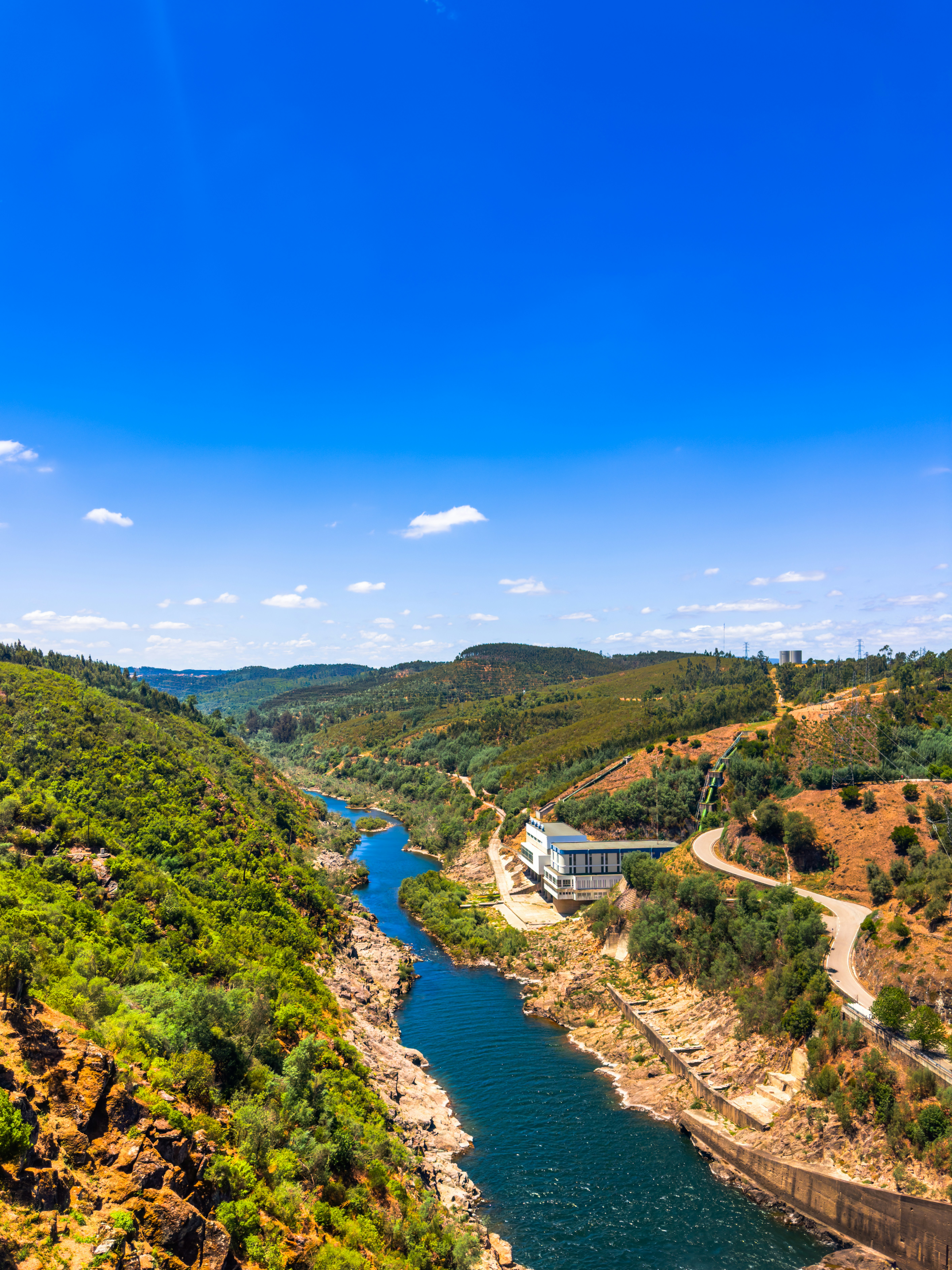 River Gorge Overlook: A Winding Cut through Quarry-Like Hills