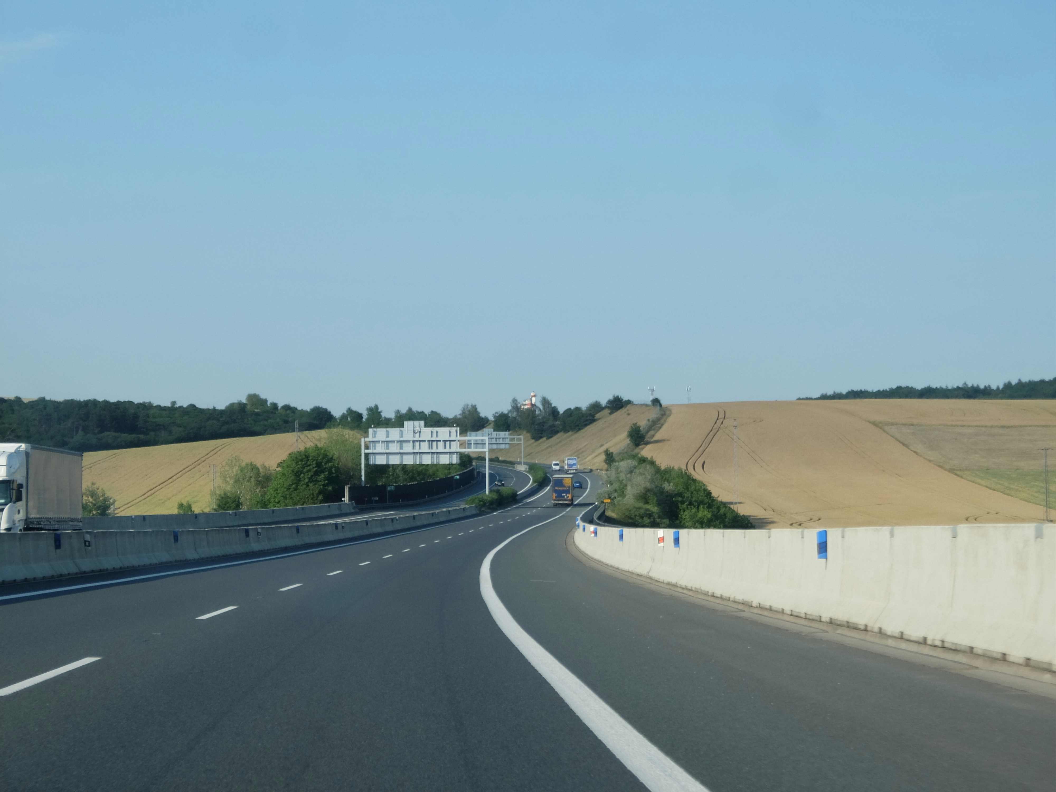 Highway Curve toward the Horizon under Open Skies