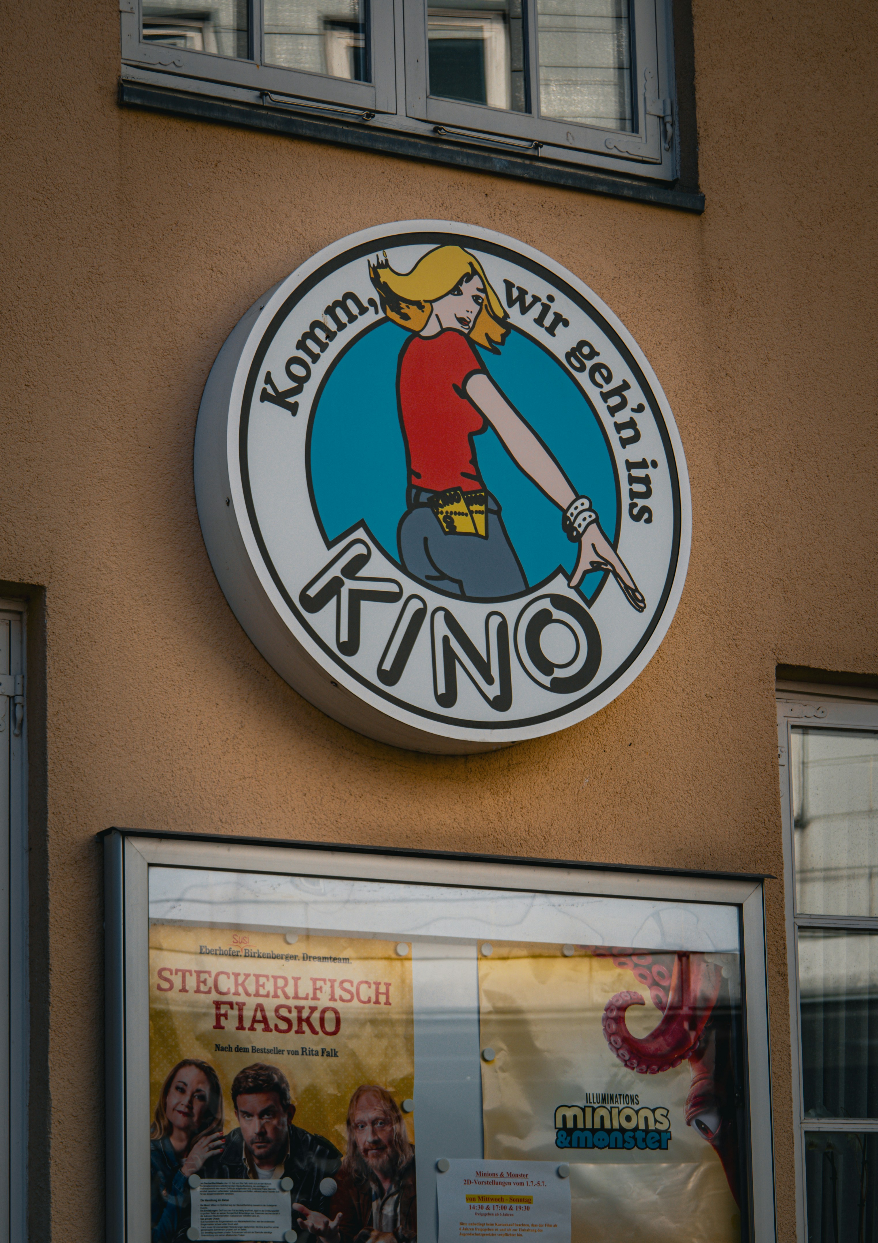 Circular Sign Portrait: A Timeless Logo on an Warm Facade