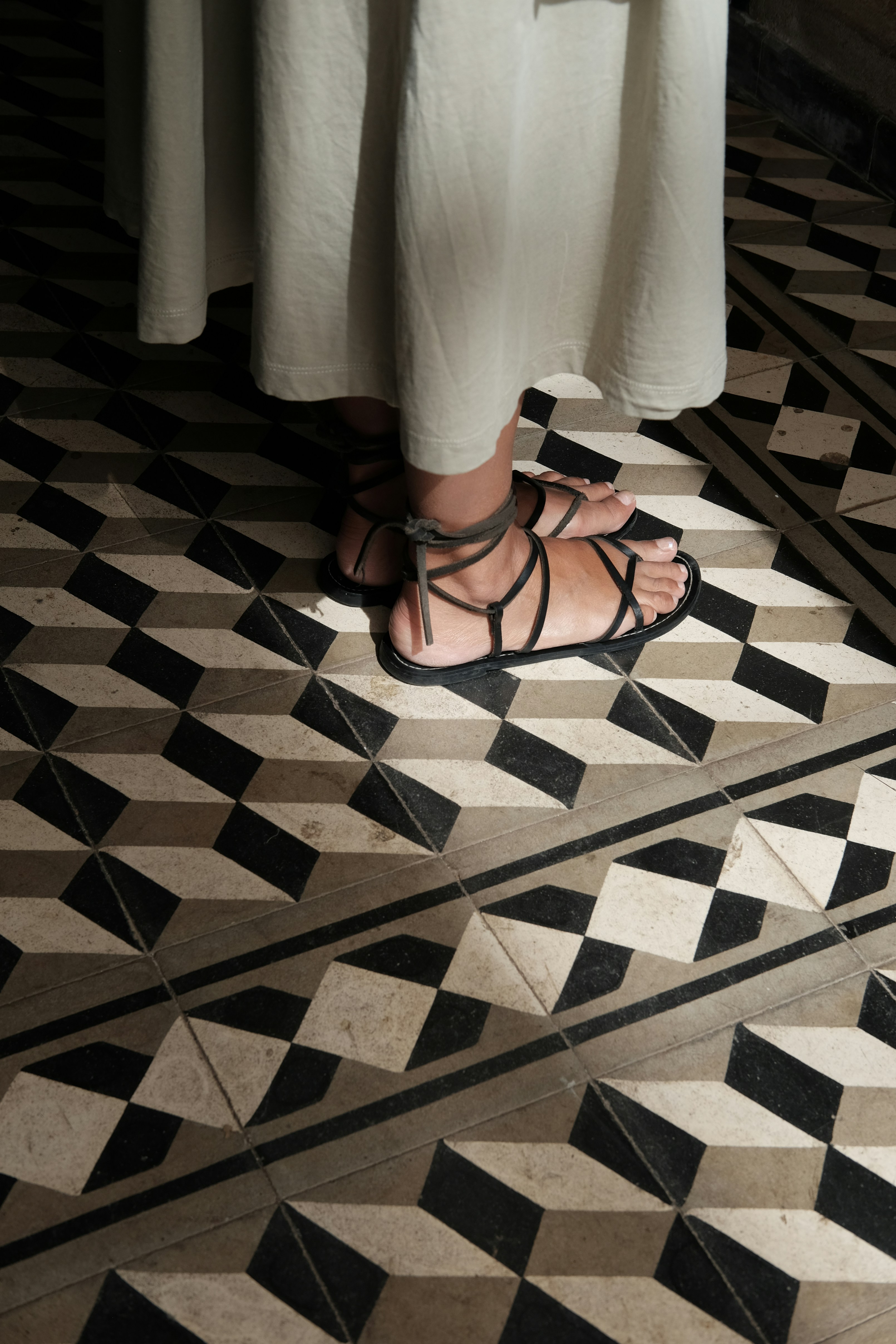 Footsteps on a Geometric Floor