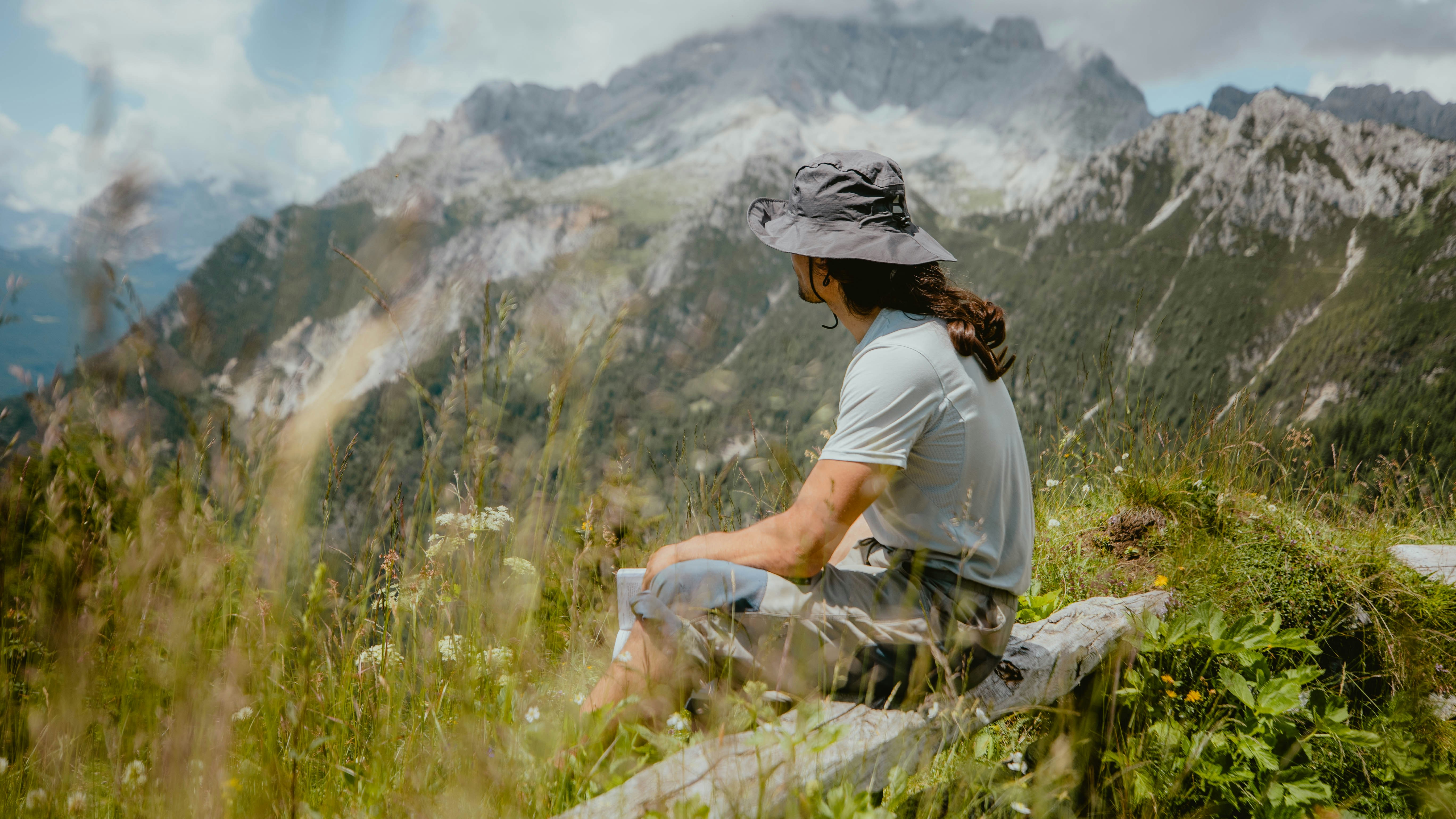 Hiking Silence: A Moment of Solitude Above the Valleys