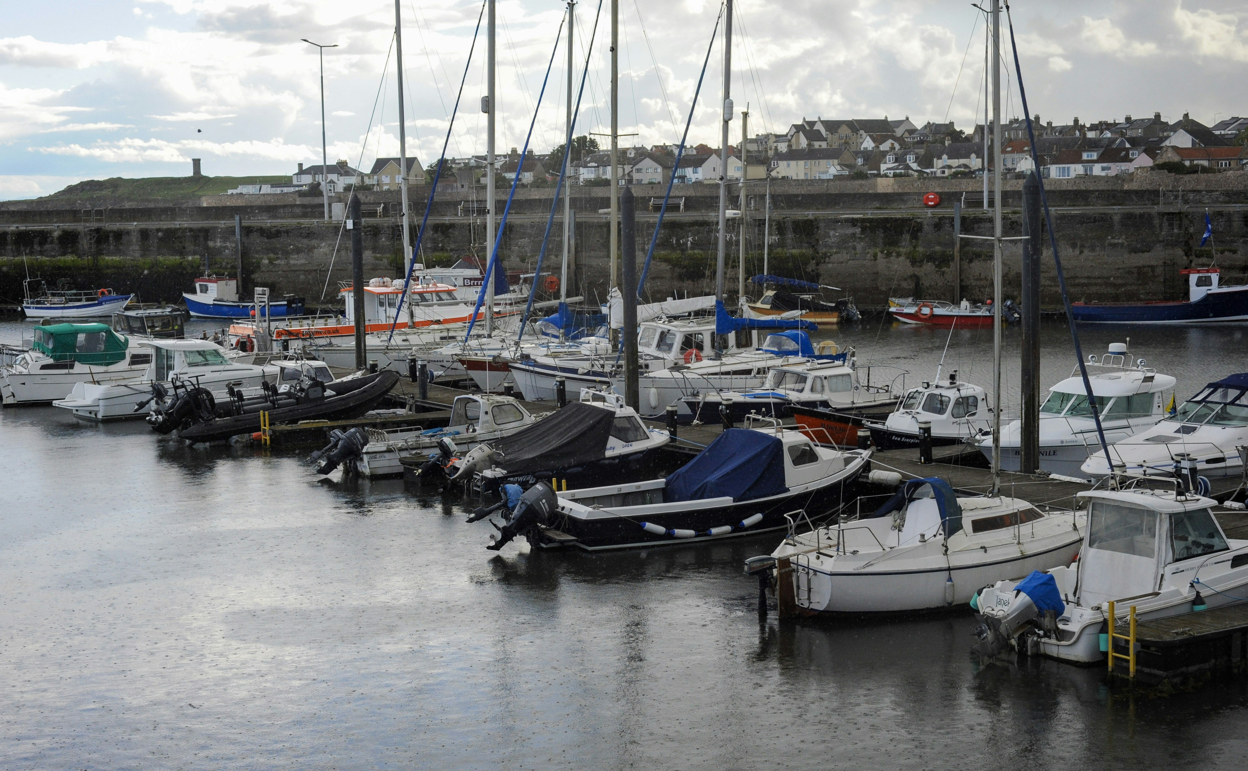 Harbor in Light Mist: Boats Resting in a Quiet Thames-Side Mooring