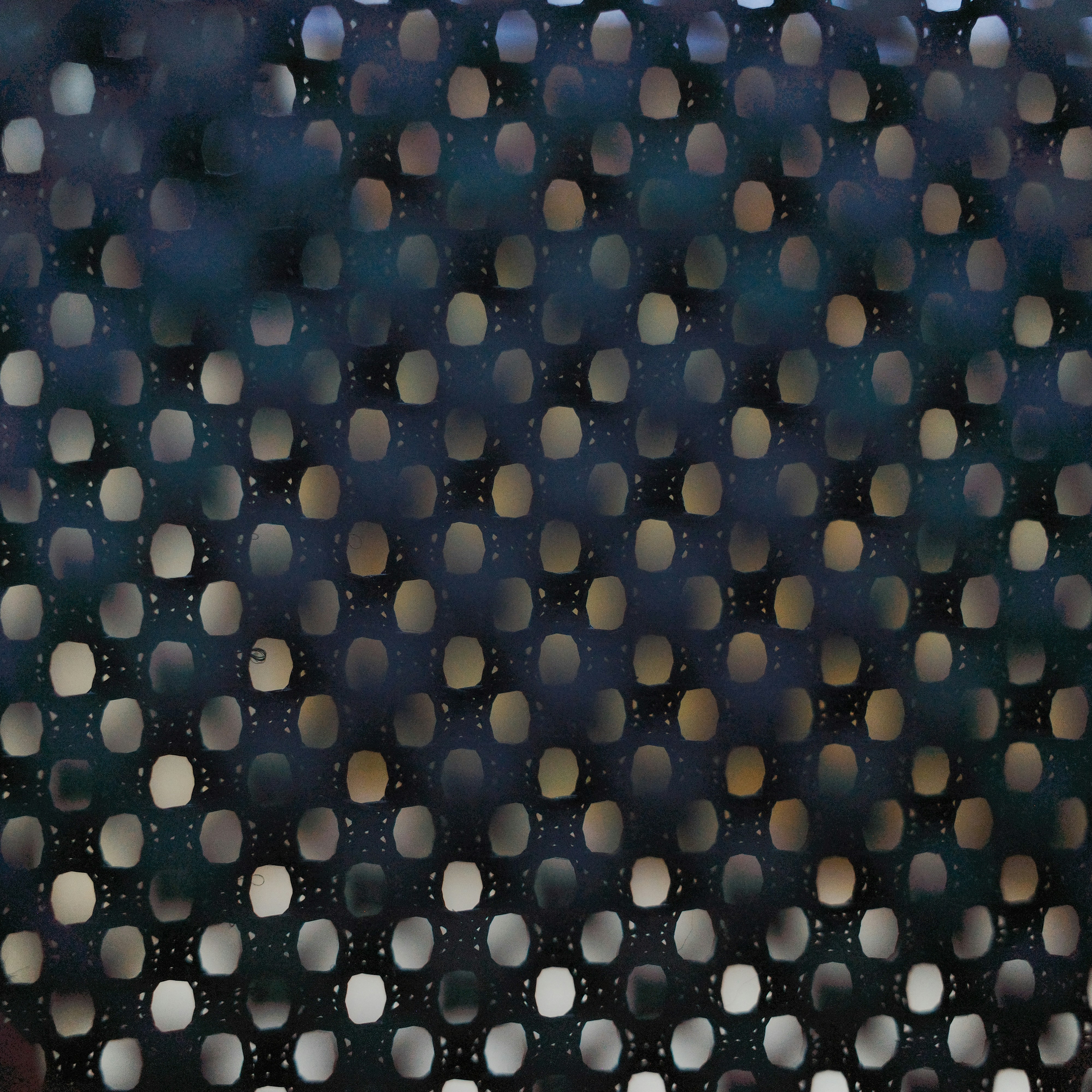 Metallic Lattice in Soft Focus