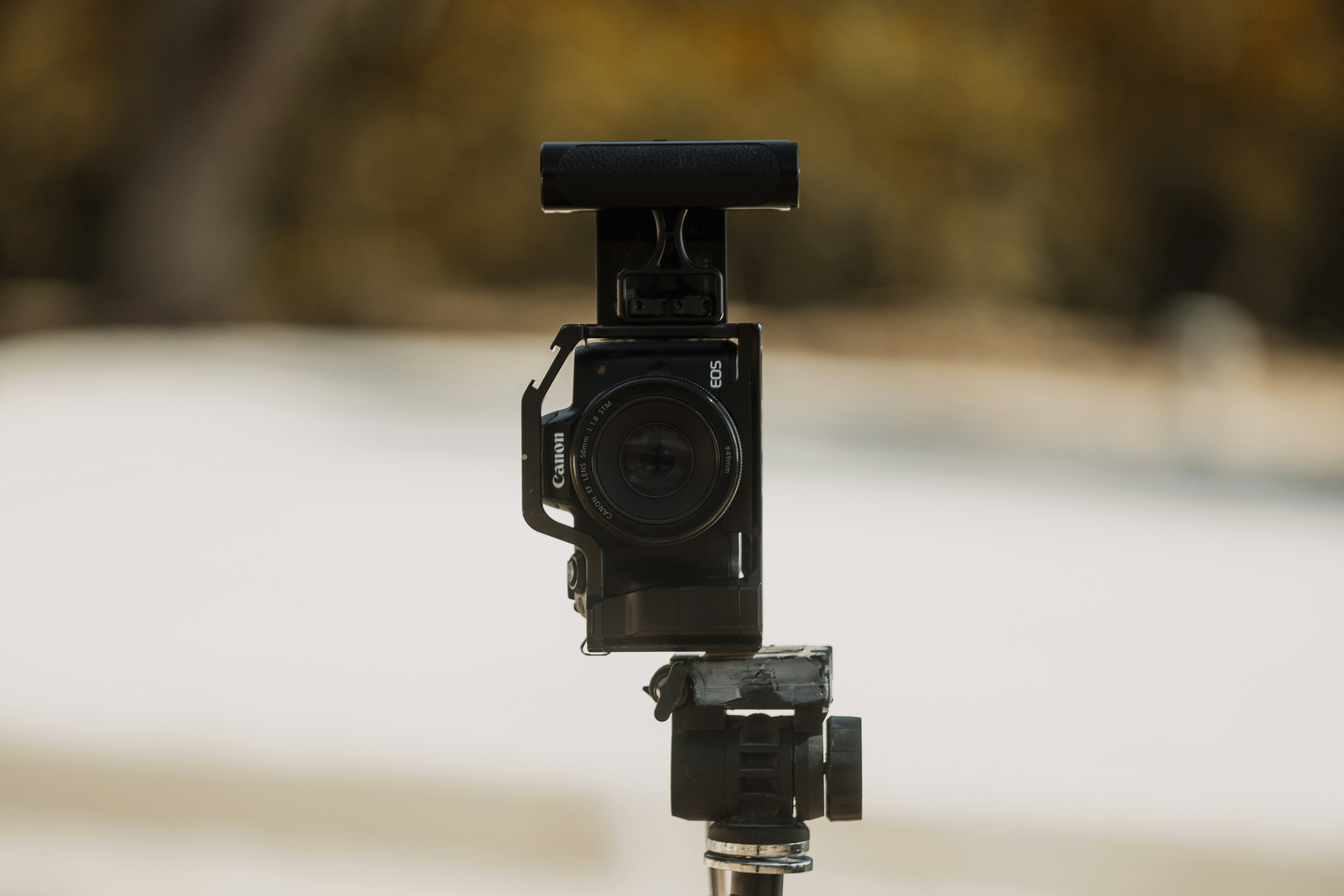 Balancing on a Tripod: A DSLR Silhouette Against a Soft Backdrop