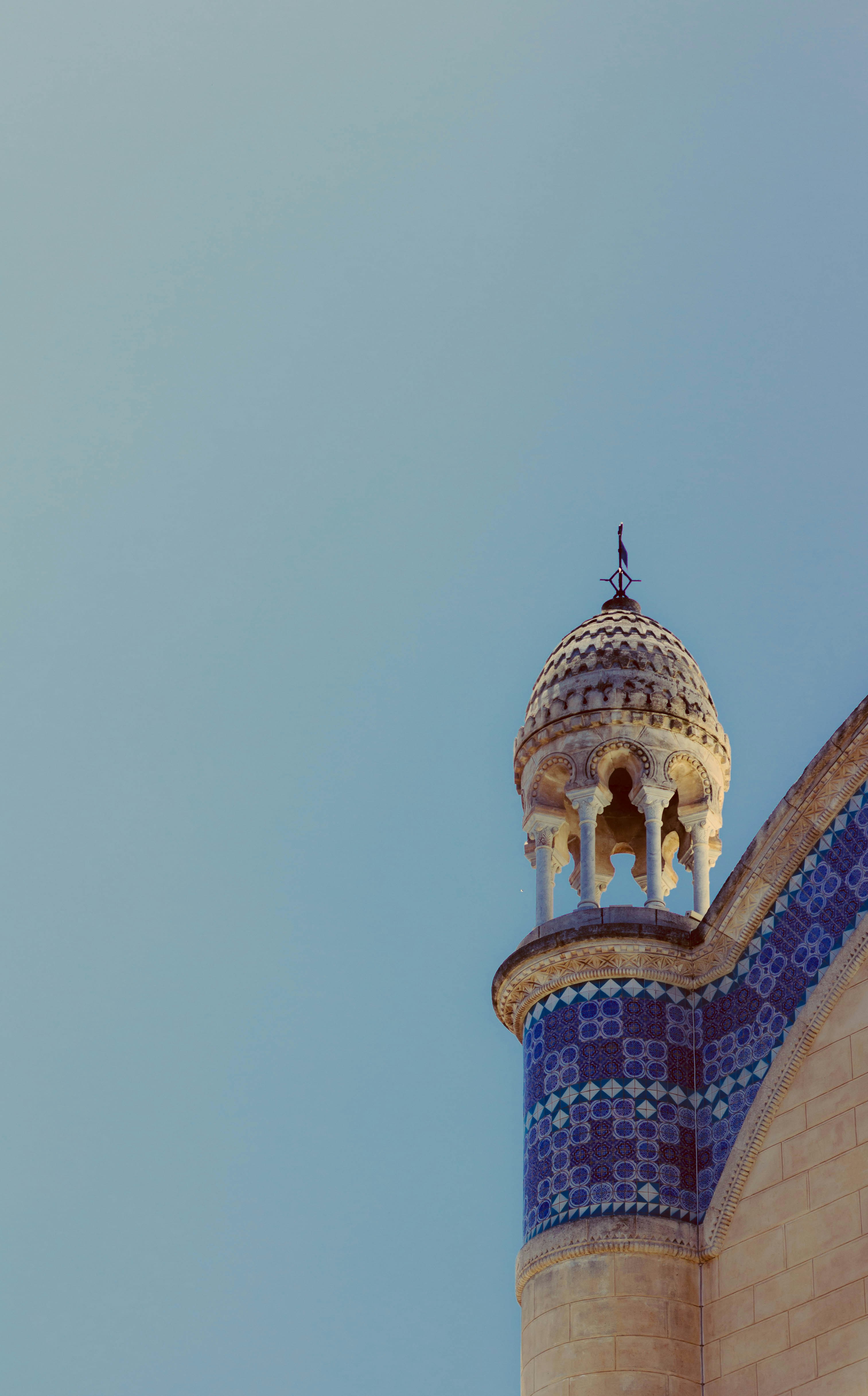 Turreted Mosaic: A Cornerstone of Color and Light