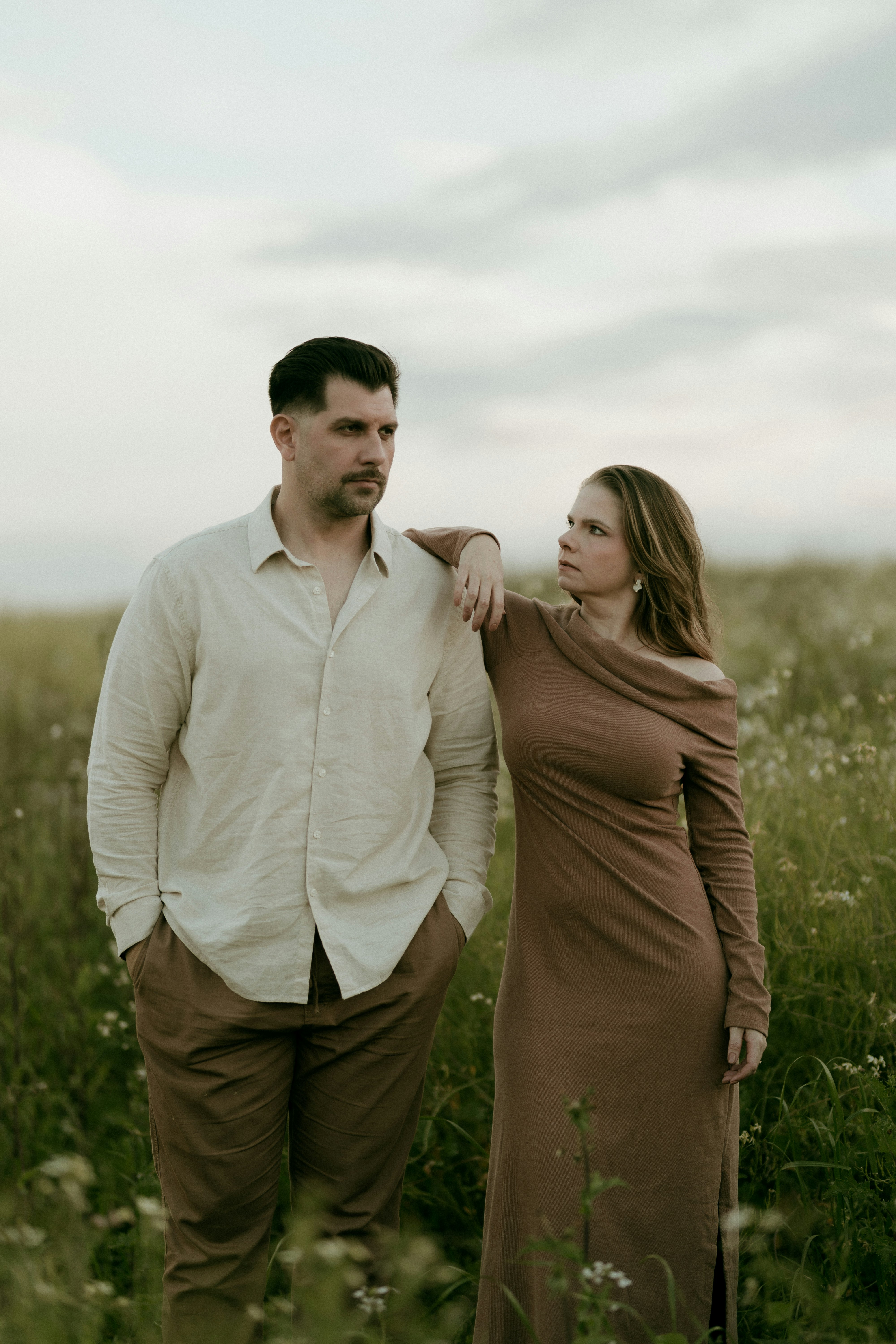 Quiet Evening Portrait: A Coupled Silhouette in a Meadow