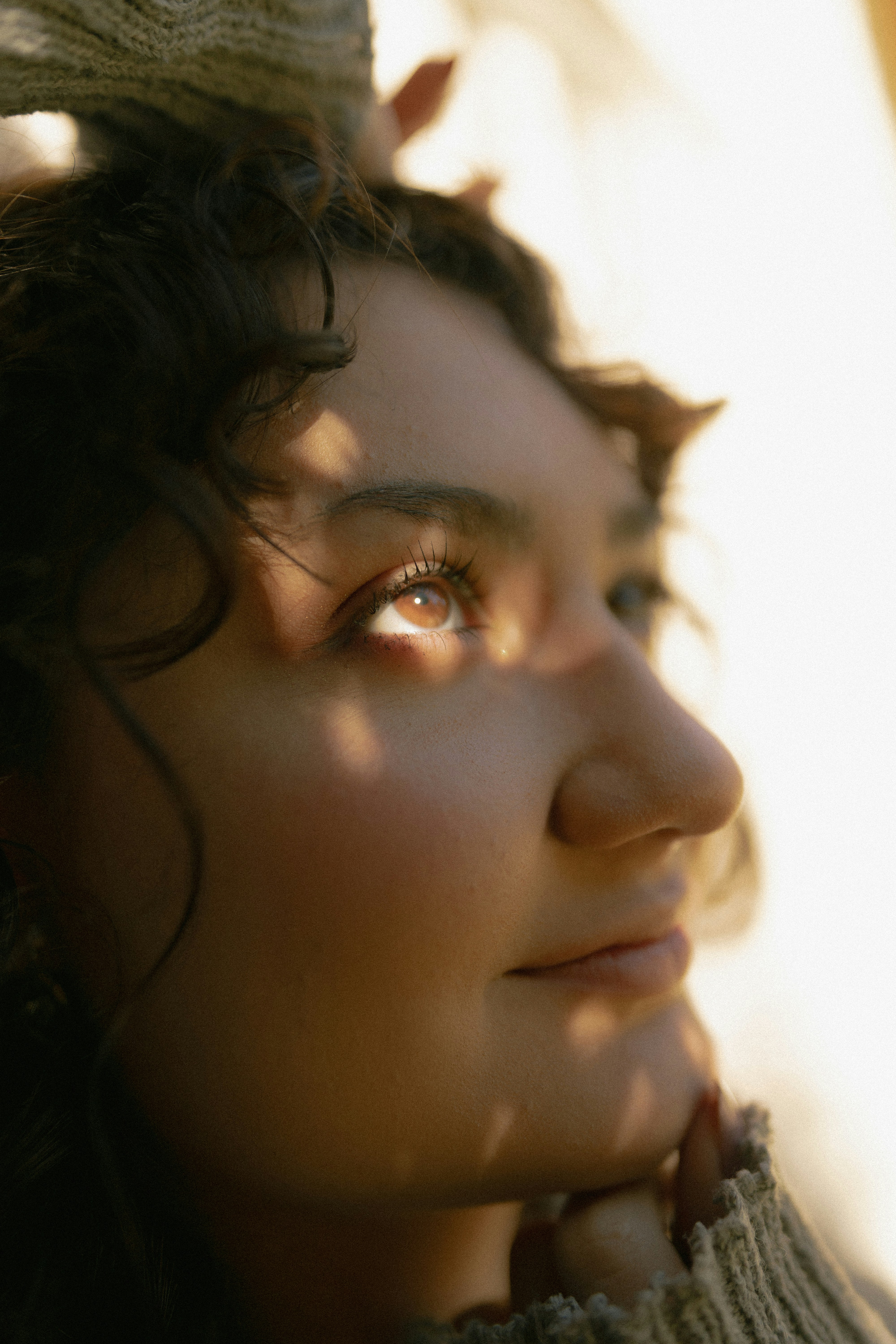 Soft Light, Quiet Gaze: A Close-Up of Contemplation