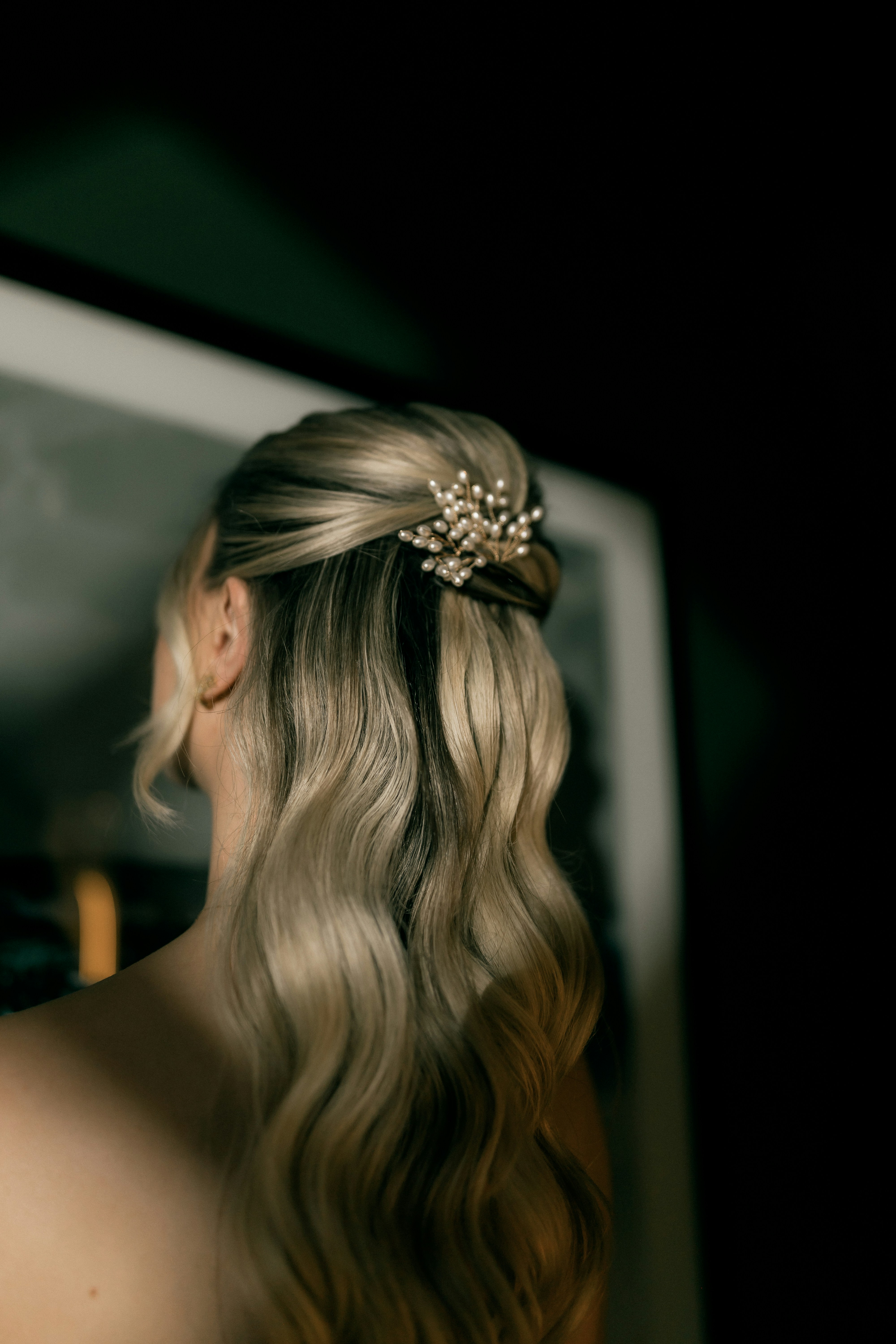 Pearl Adornment in Soft Rail of Blonde Waves