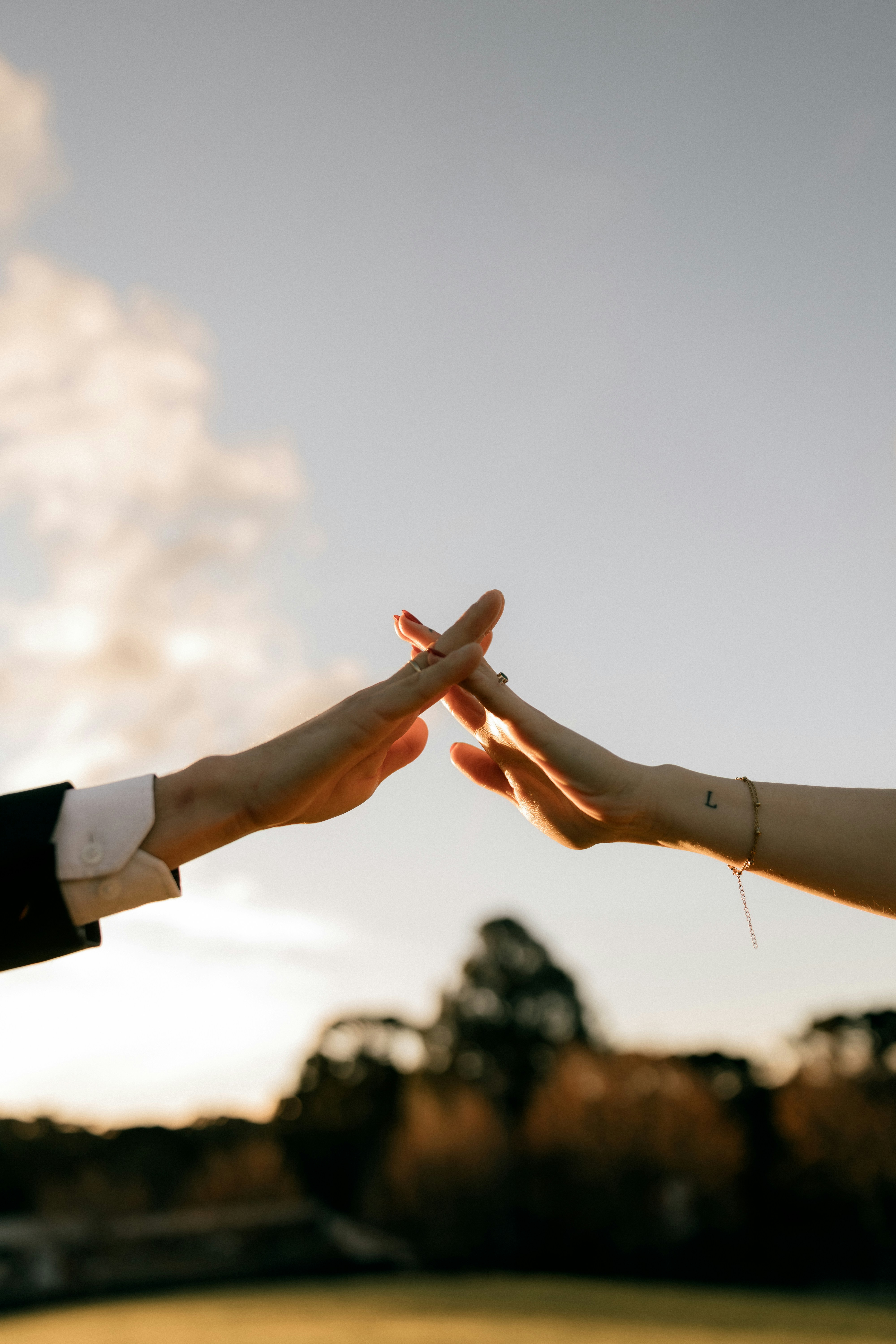 A Delicate Touch Beneath an Open Sky