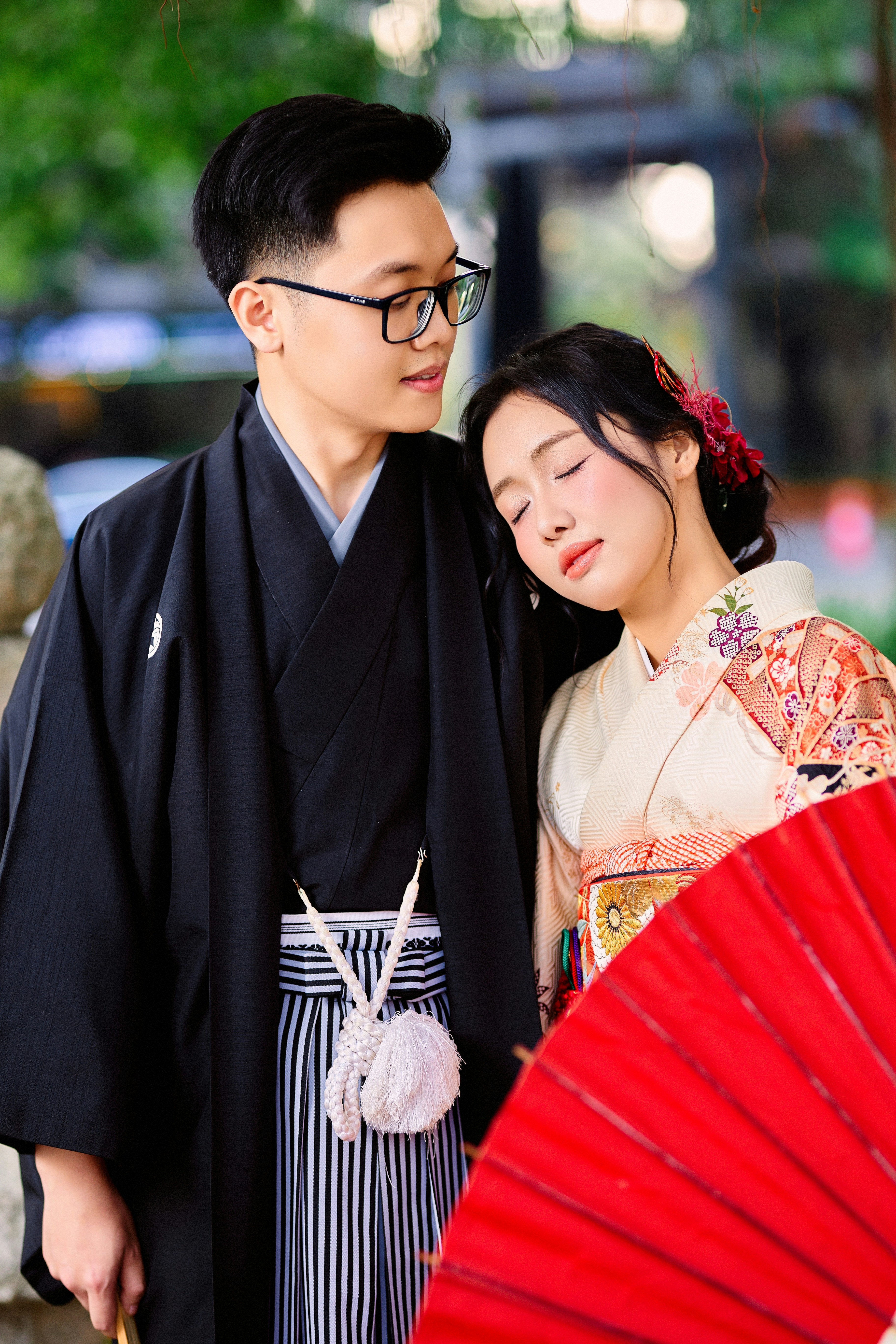 Whispered Affection Under a Crimson Fan