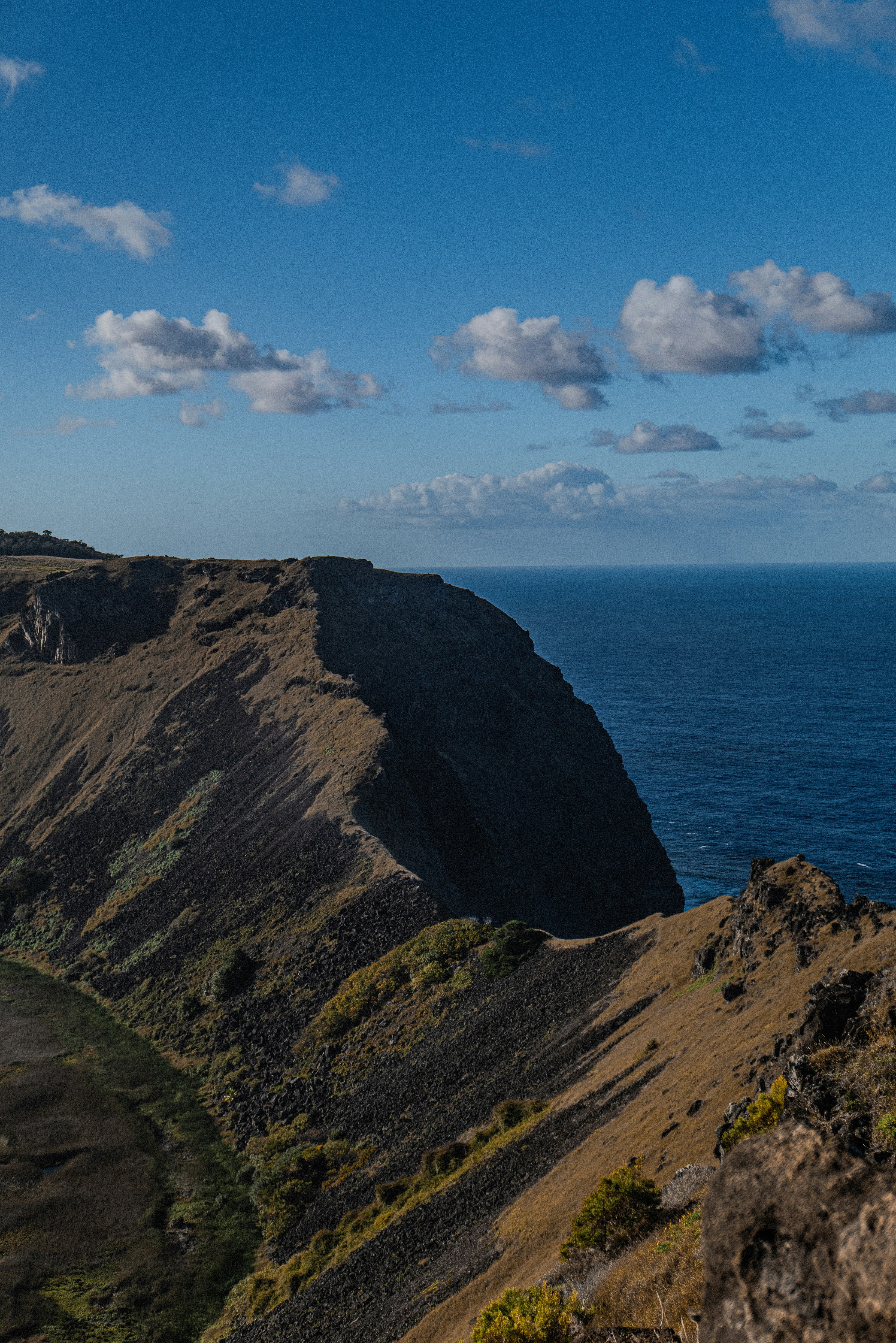 Cliffside Overlook: A Coastal Horizon