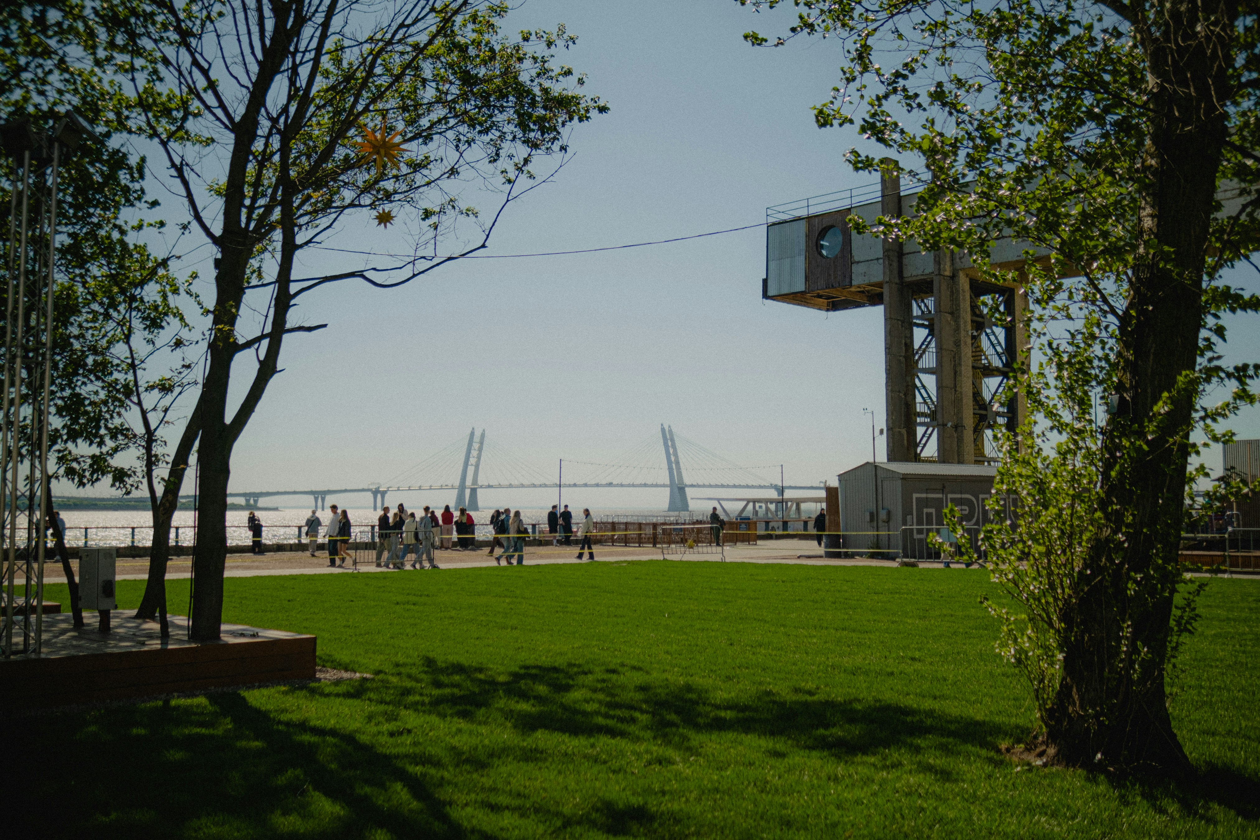 Lakeside Park by the Pier: People, Green Space, and Waterfront Structures