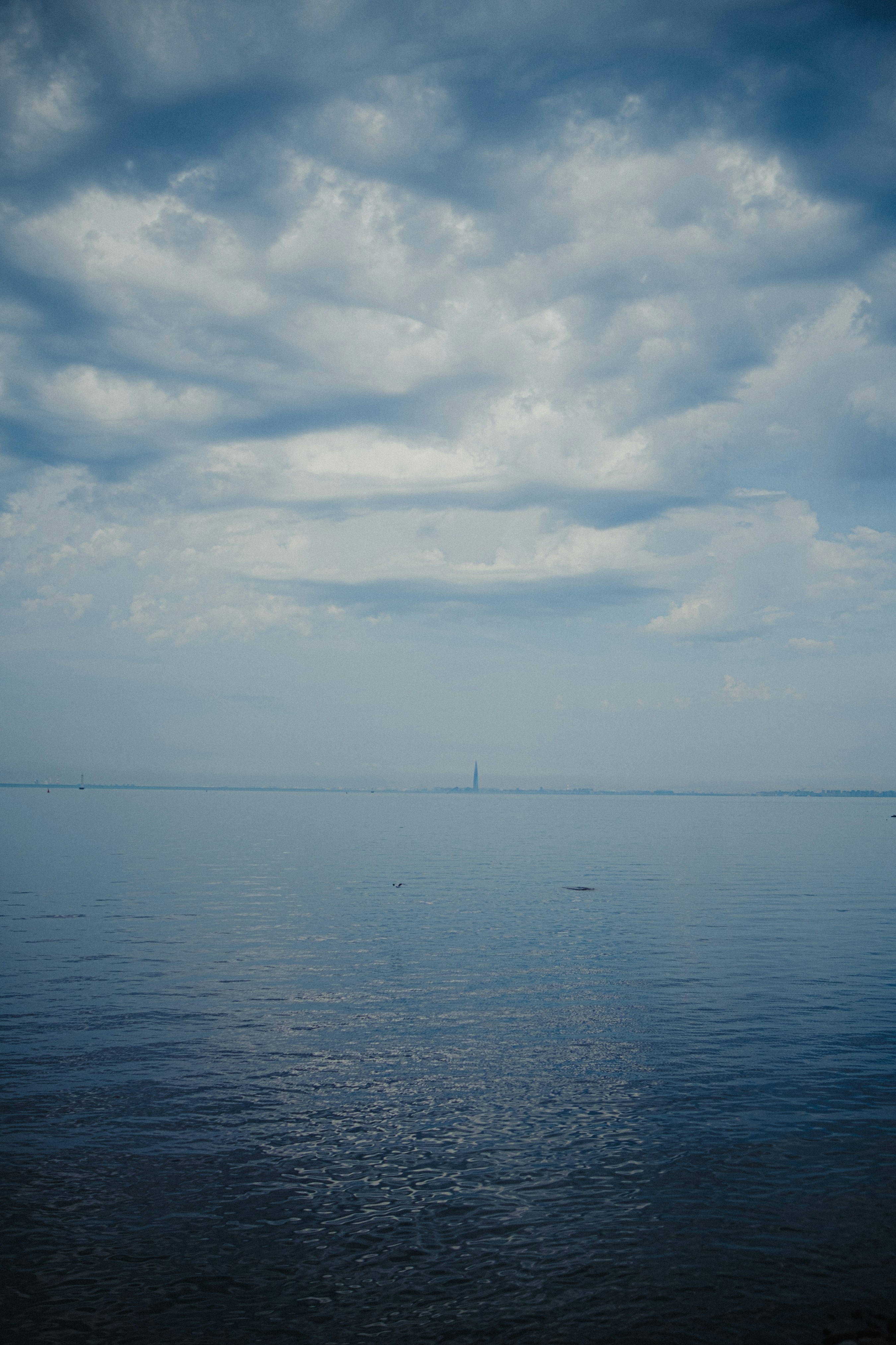 Horizon Breath: A Quiet Sea Beneath Layered Clouds