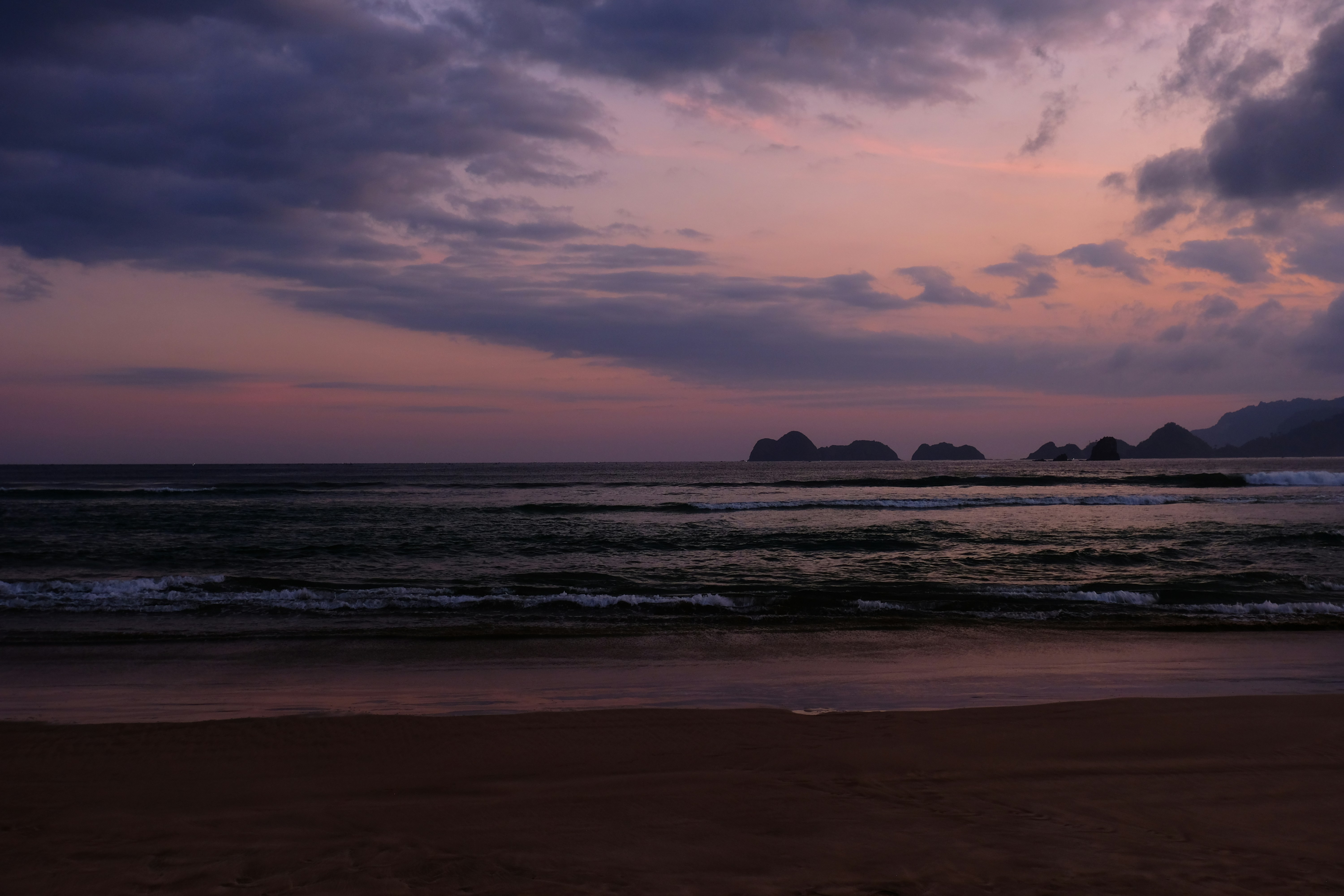 Dusk Over Quiet Tides: Distant Islands at the Edge of Light