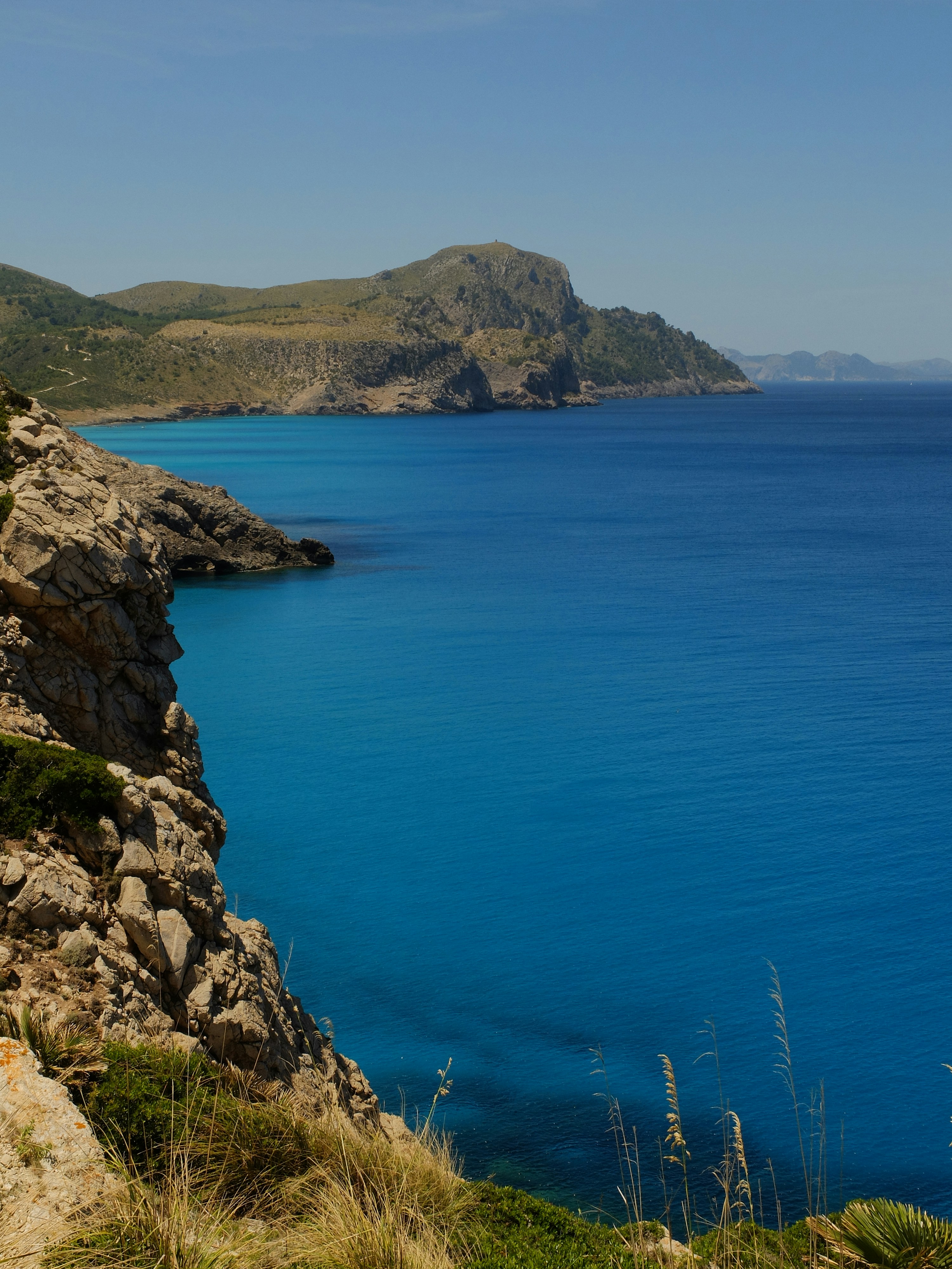Blue Silence from a Cliff Edge