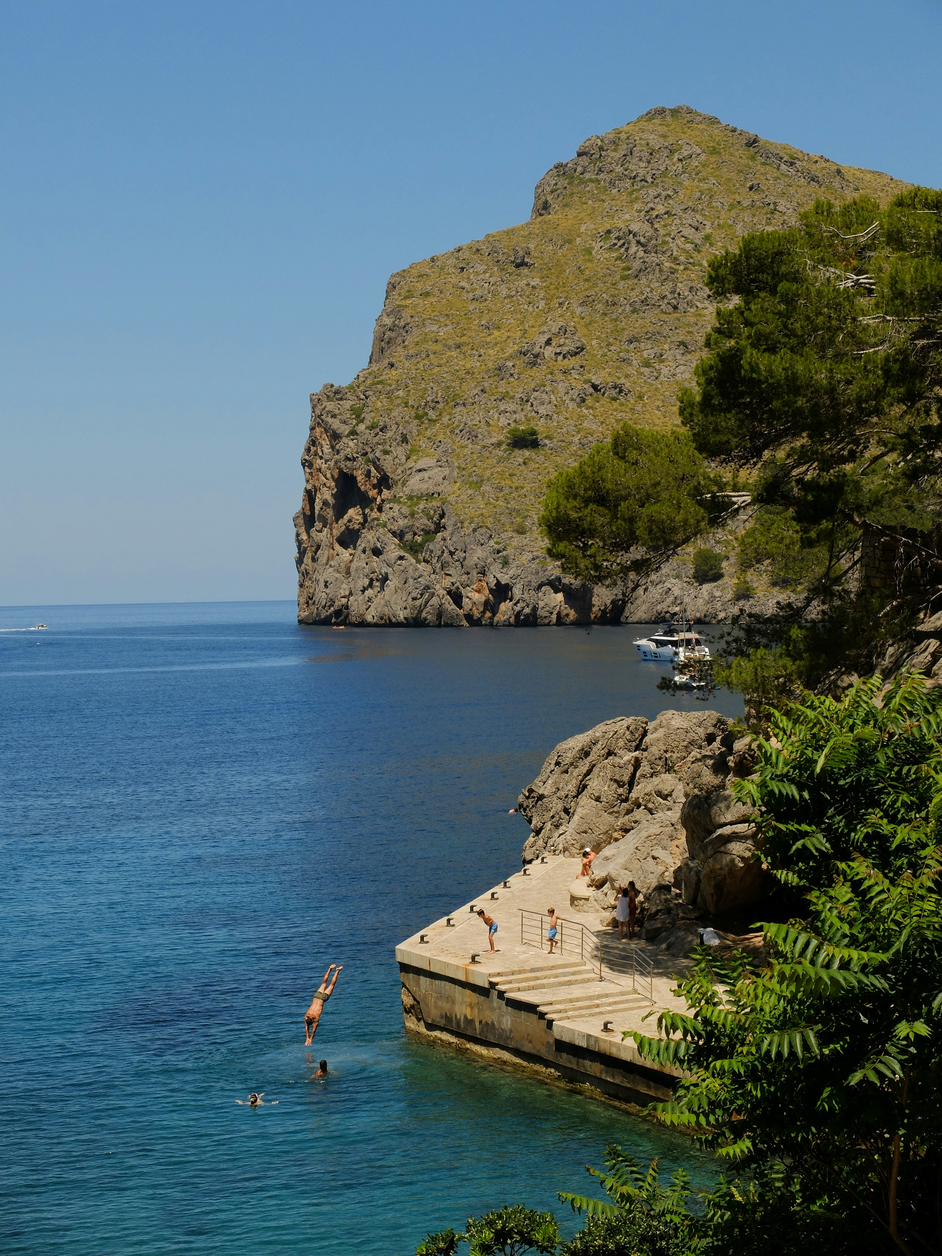 Cliffside Terrace: A Quiet Seaside Awaits