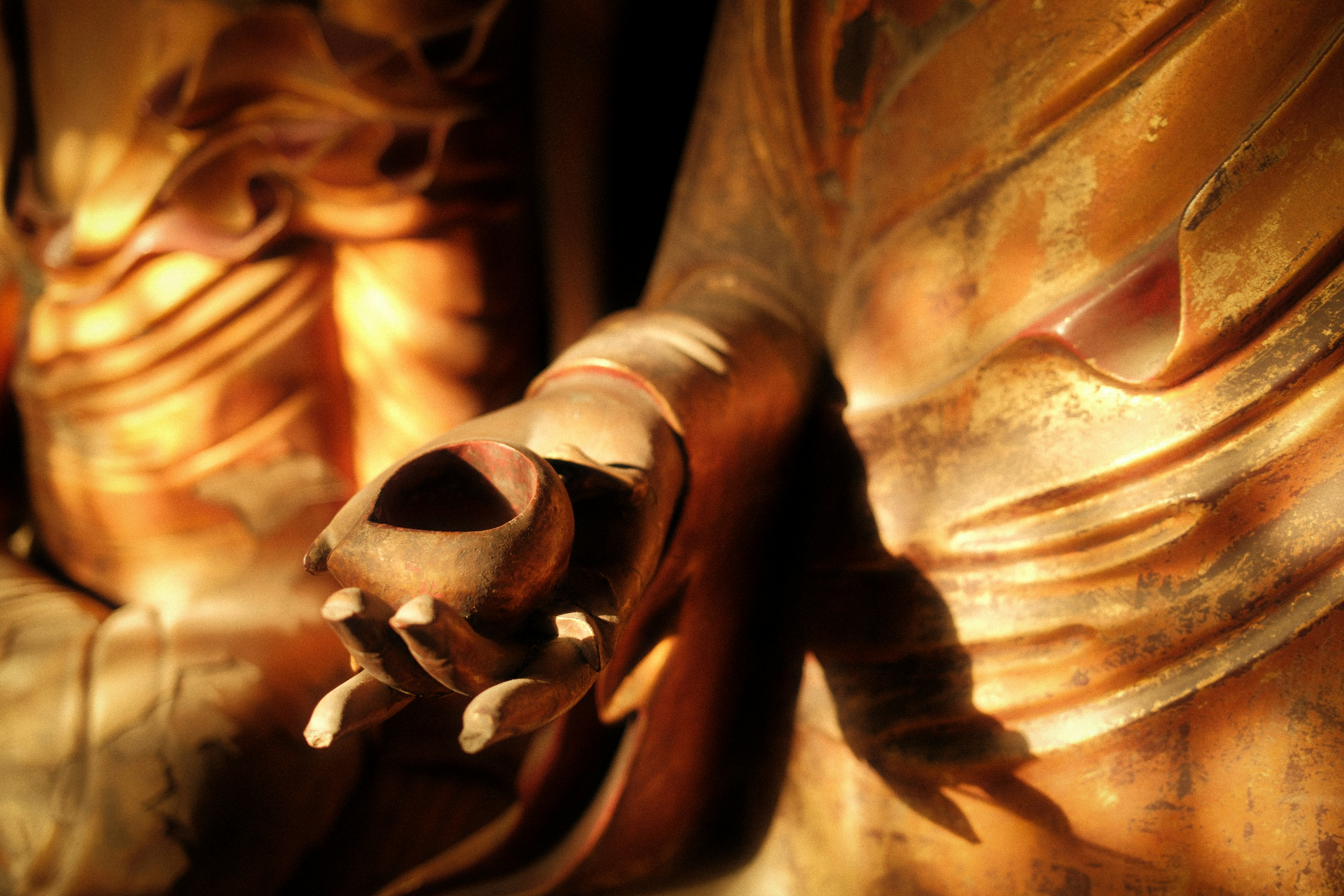 Amber Hands: A Glimpse into Silent Sculpted Detail
