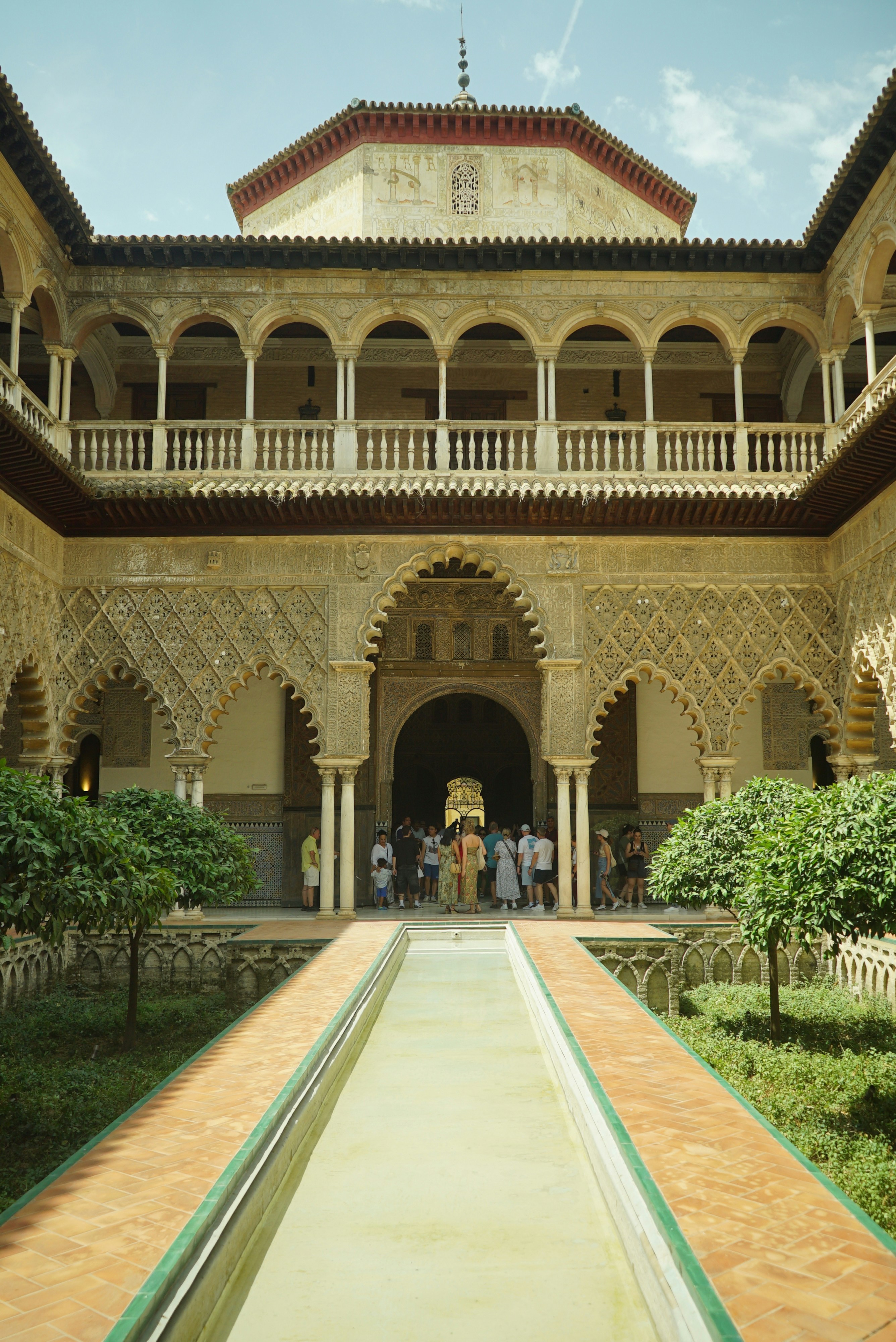 Courtyard of Echoing Arches: A Sunlit Vista of Alcázar-like Grandeur