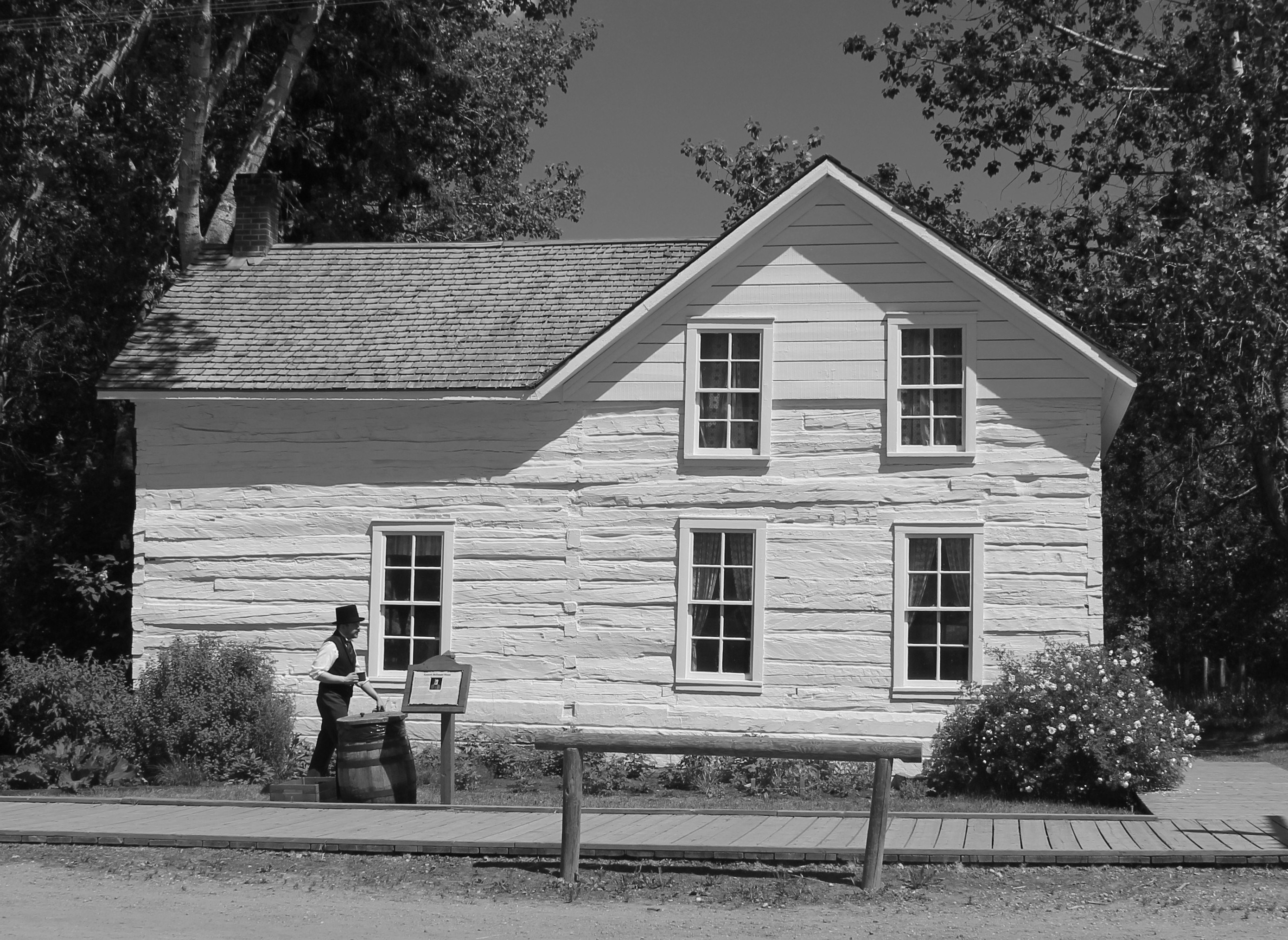 Silent Suburb: A Quiet House and a Worker in Shadow