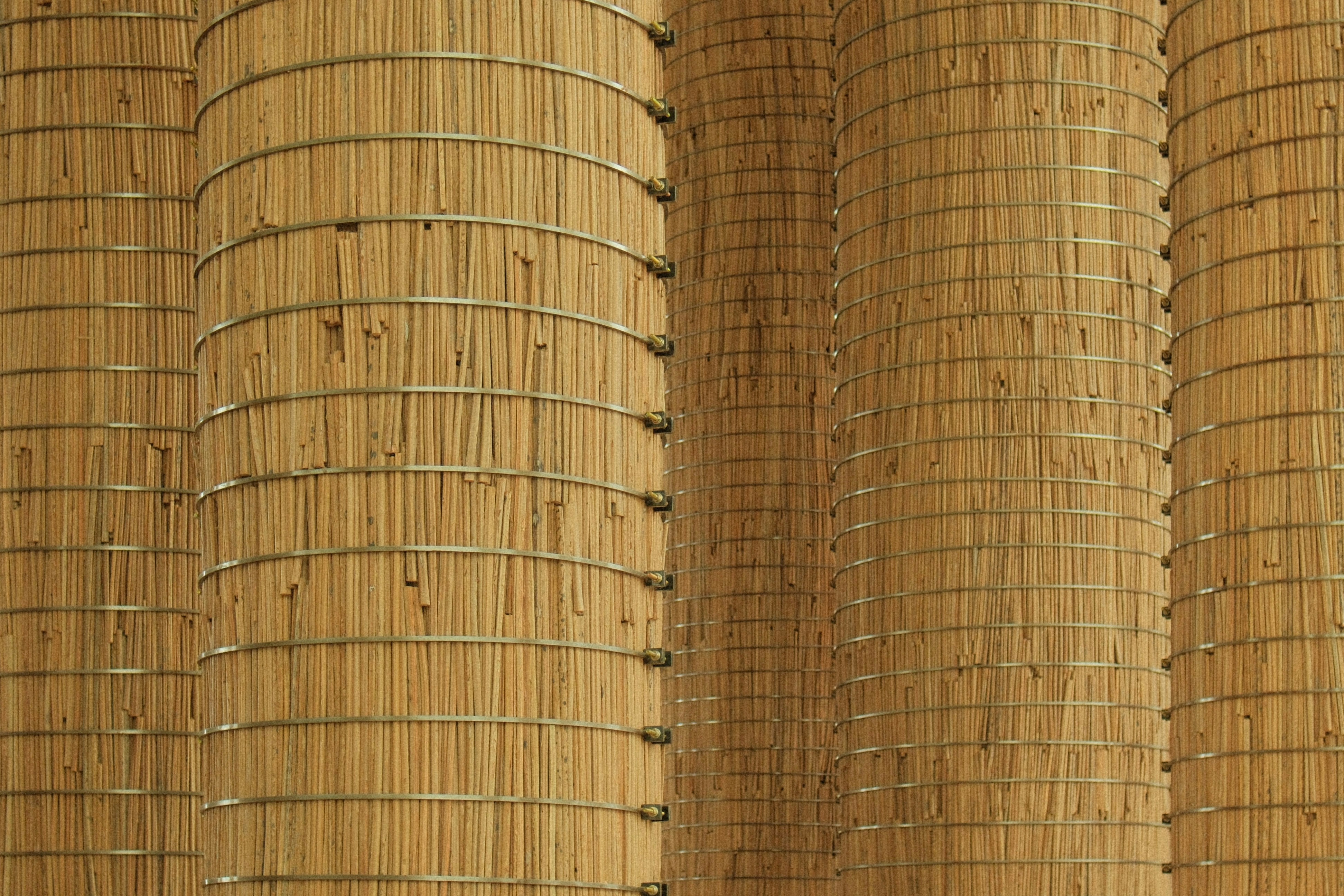 Threads of Light: A Close‑Up of Woven Natural Fibers