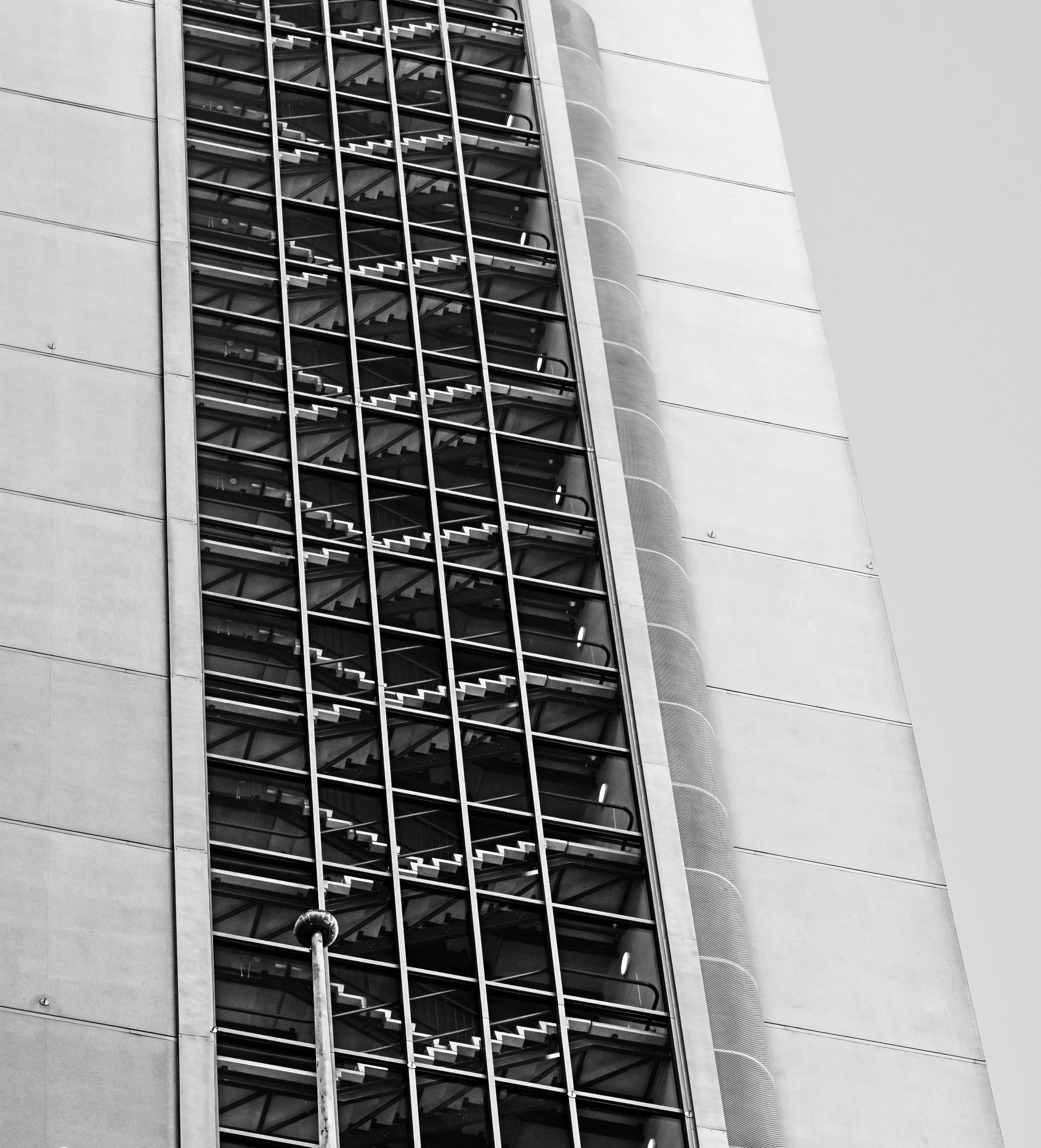 Vertical Gridwork: A Facade’s Geometric Rhythm in Monochrome
