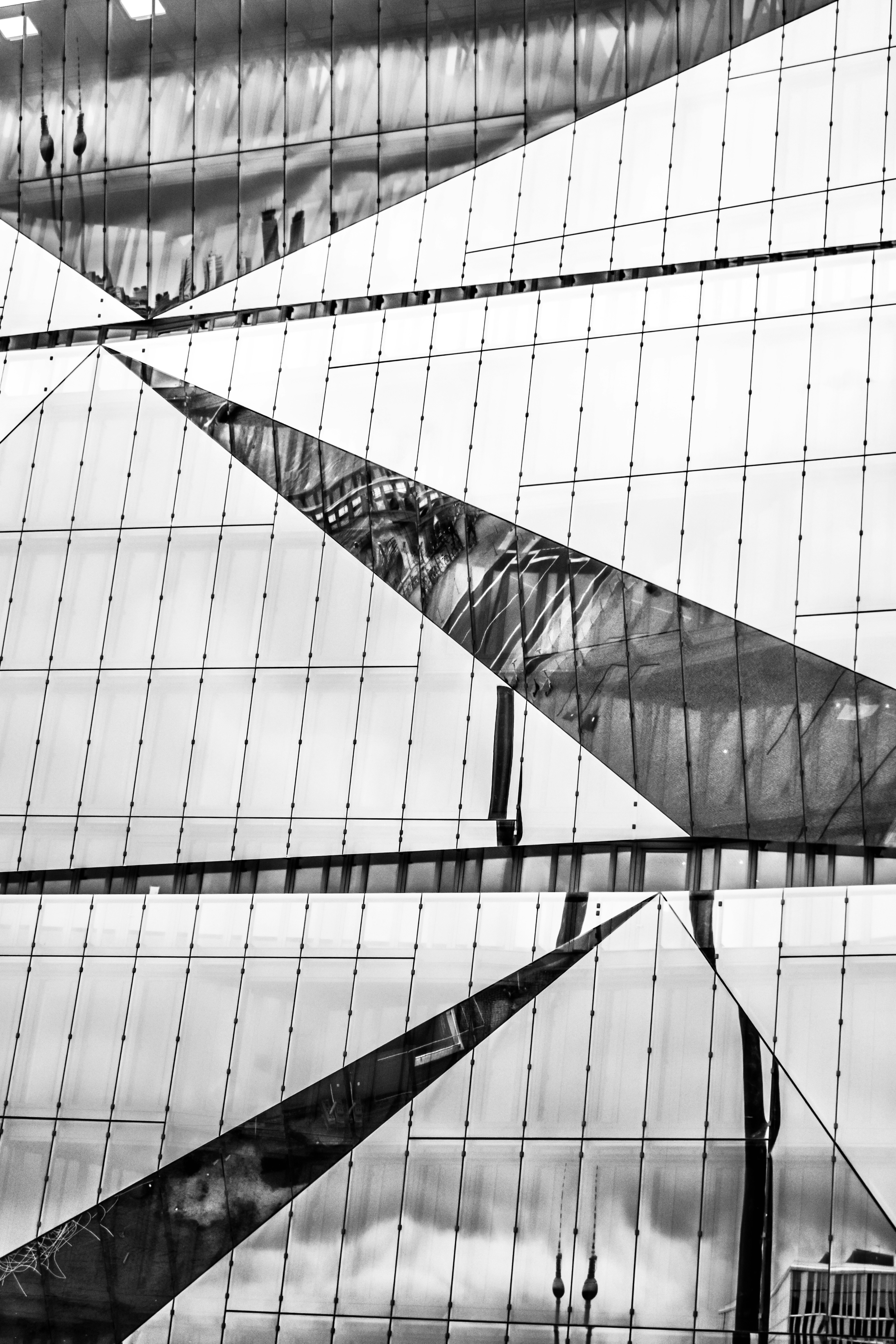 Broken Glass Constellation: Facets of Facade