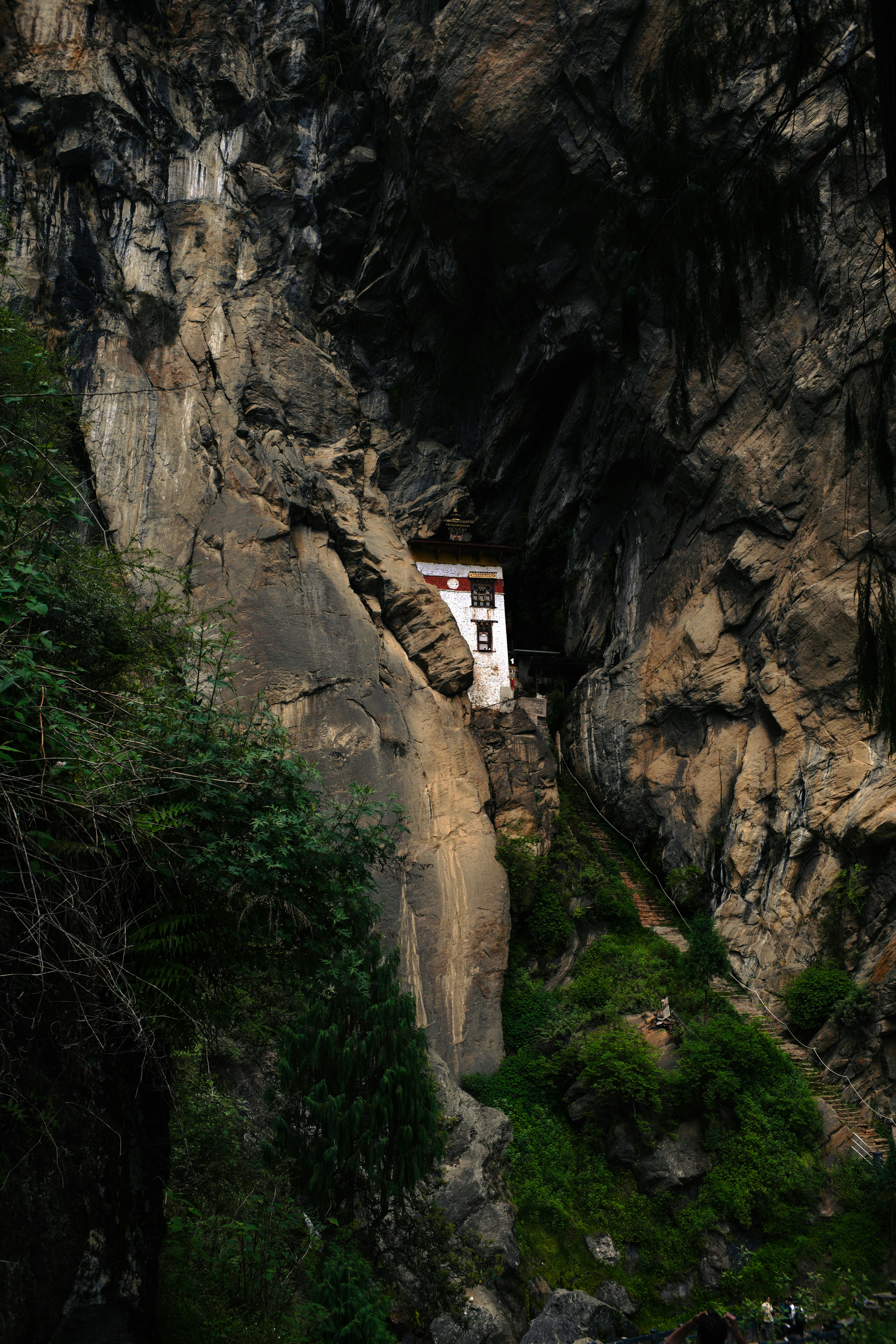 Gatekeeper in the Cliff: A White-Walled Shrine Nestled Between Monolithic Crags