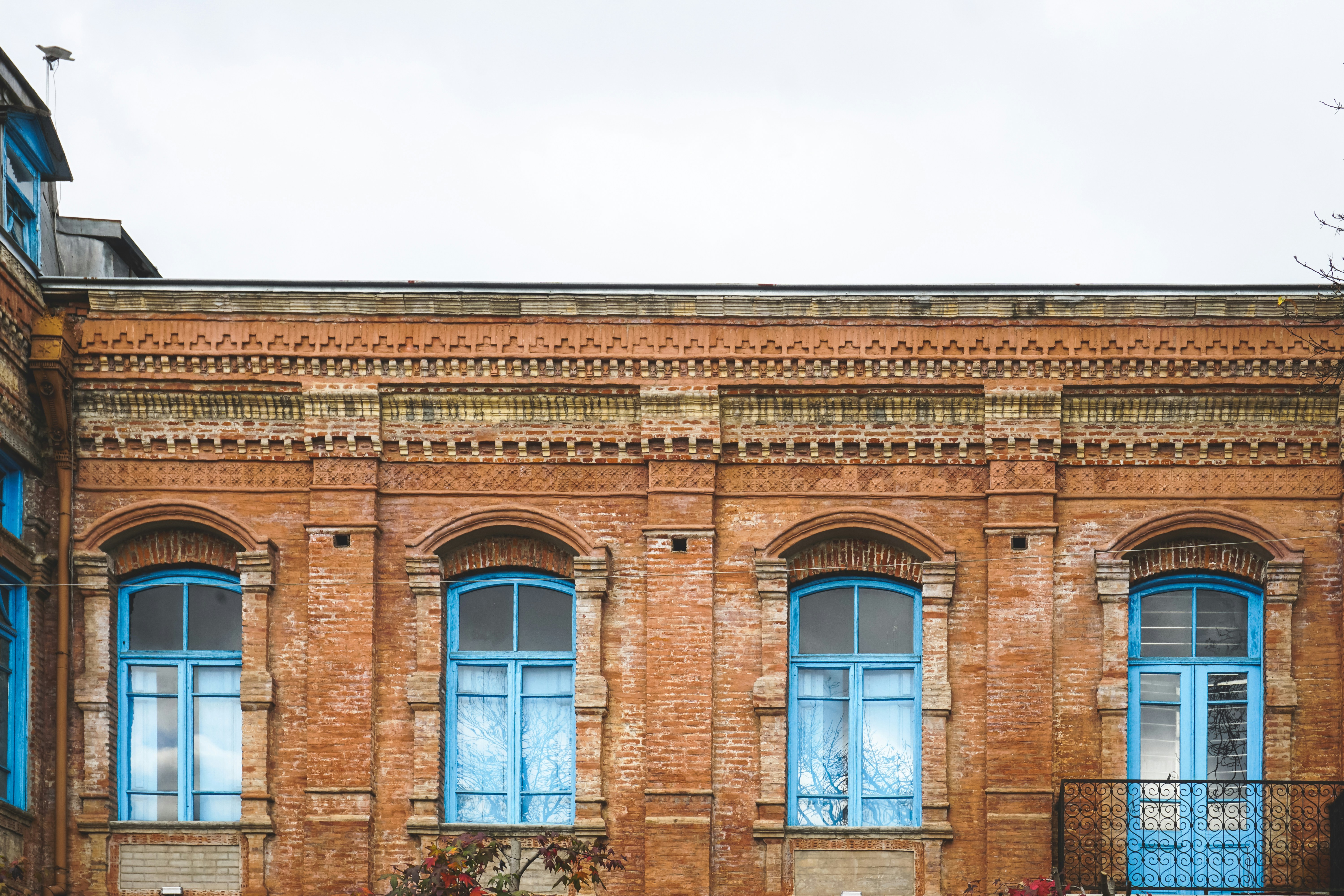 Brick Facade and Arched Windows: A Quiet Urban Portrait