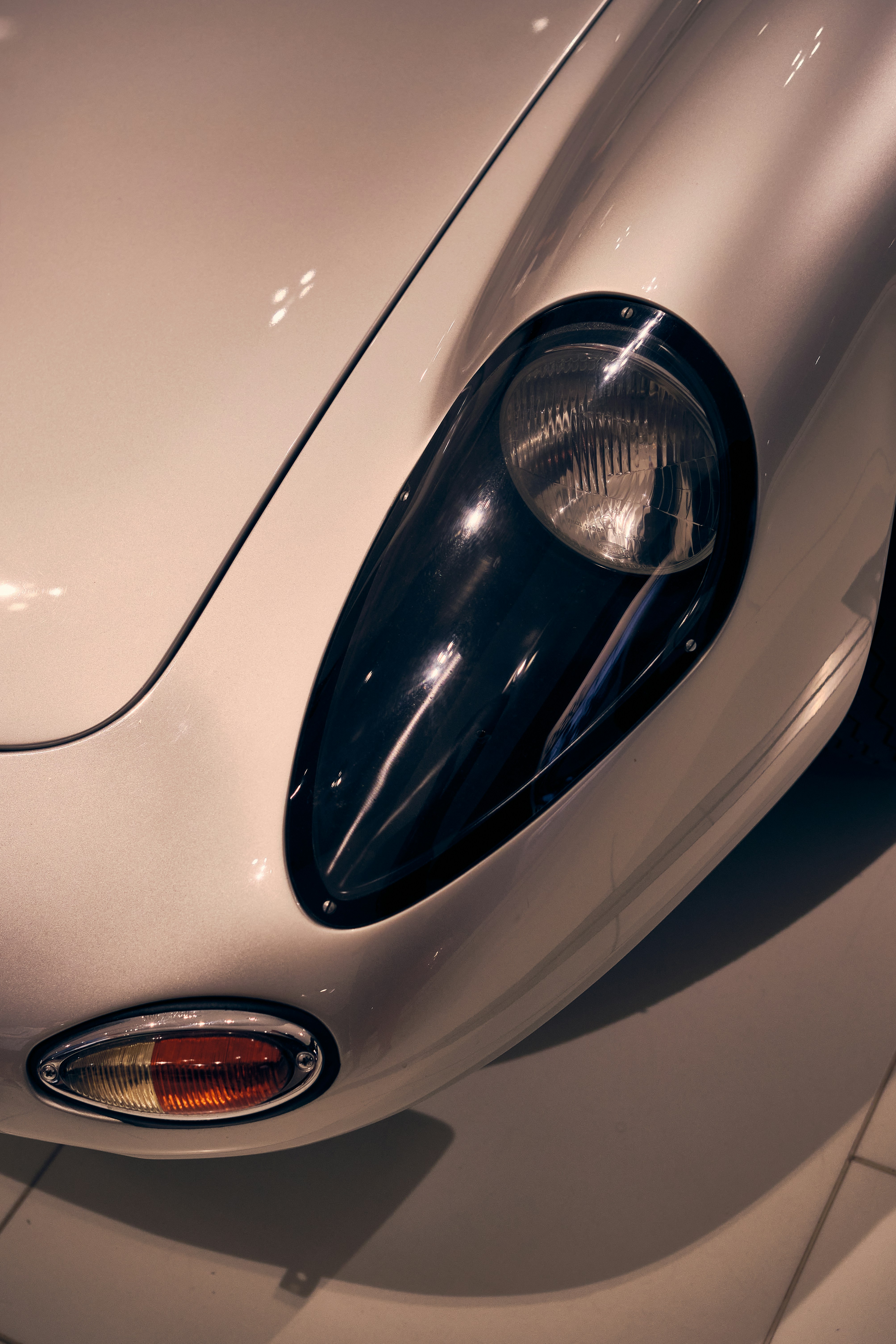 Curved chrome and headlight: a vintage silhouette in warm tones
