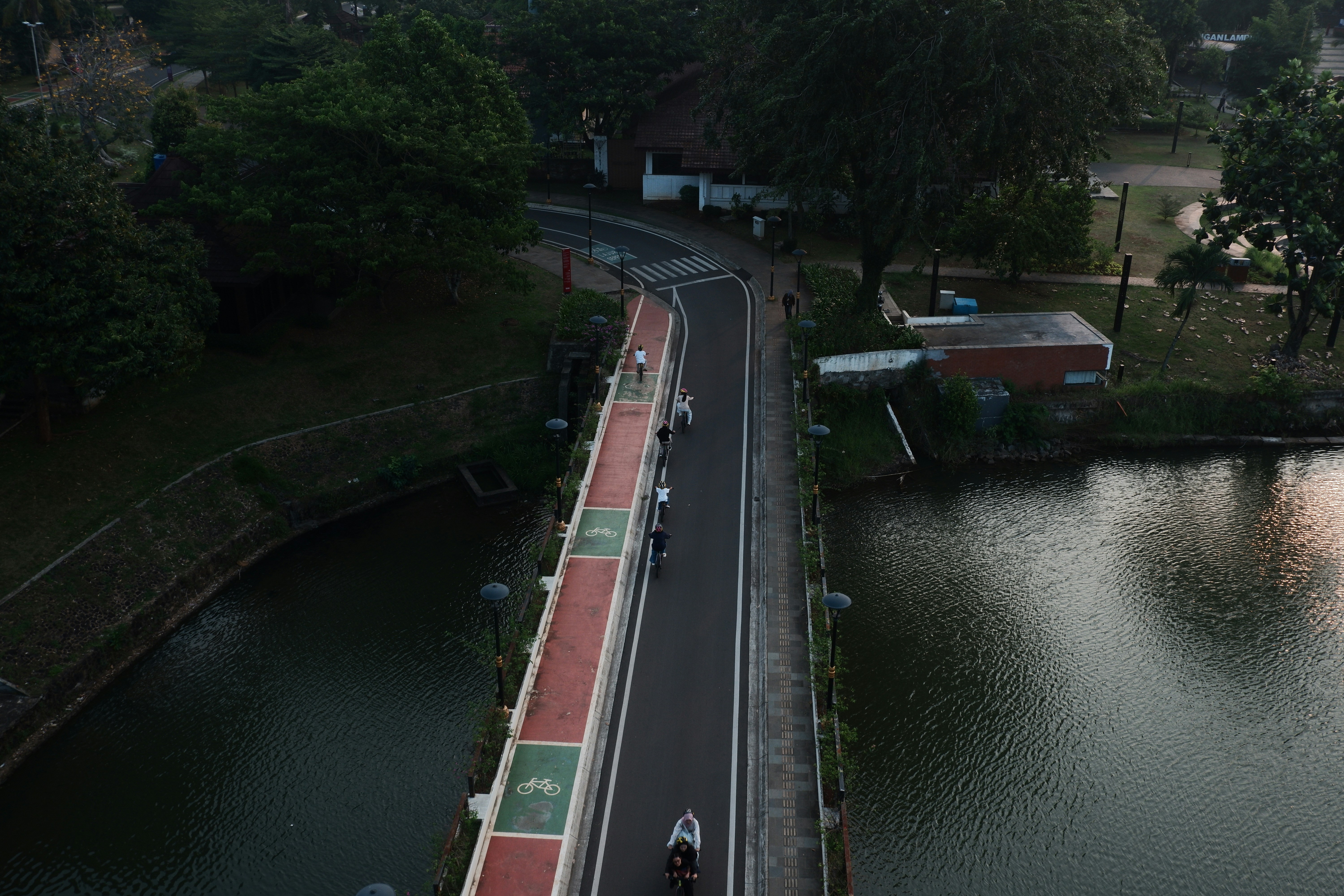 Riverside Cycling Corridor: Aerial Route Through a Quiet Urban Park