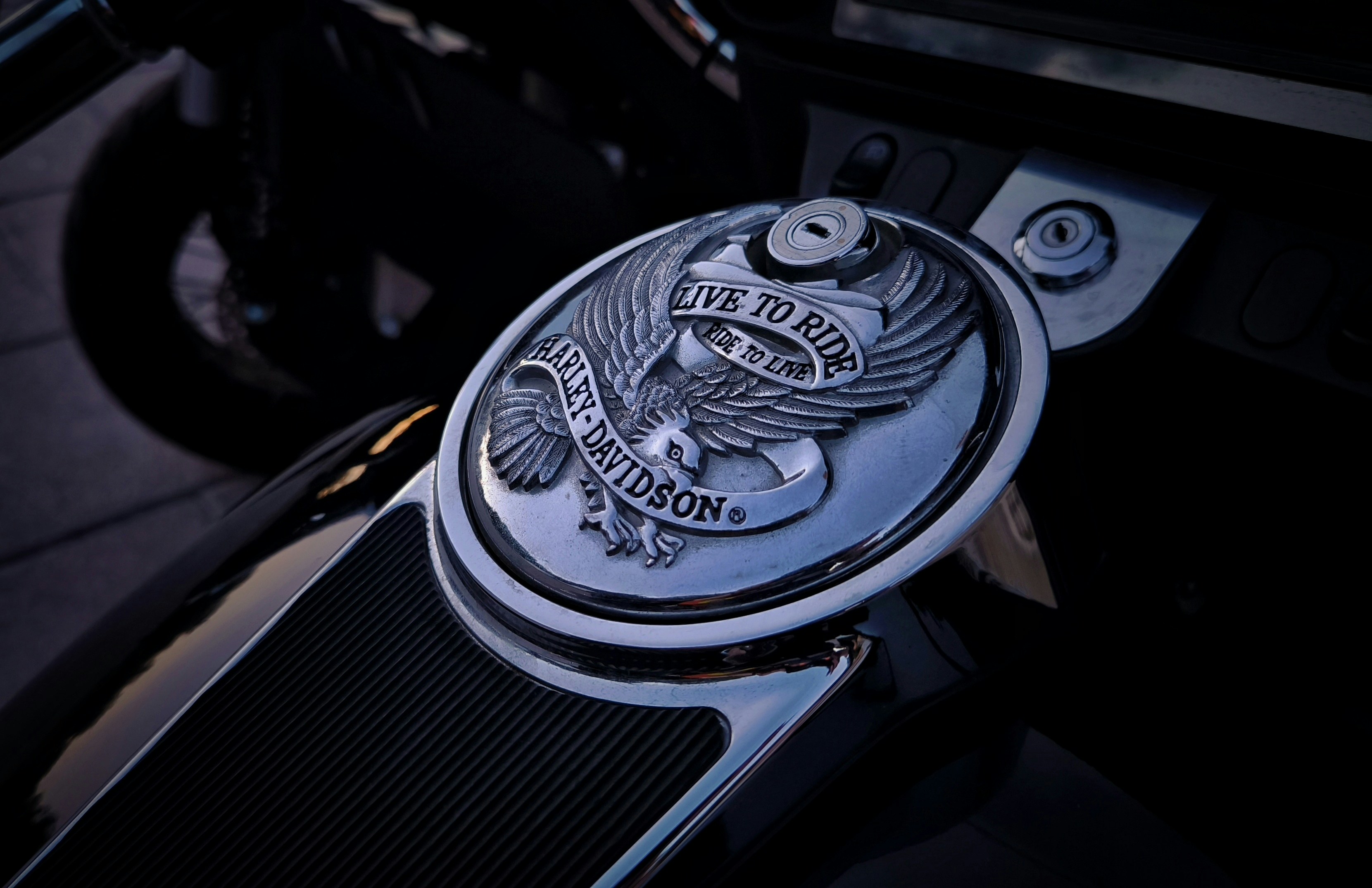 Emblem of Freedom: Harley-Davidson Crest on a Shiny Tank Cap
