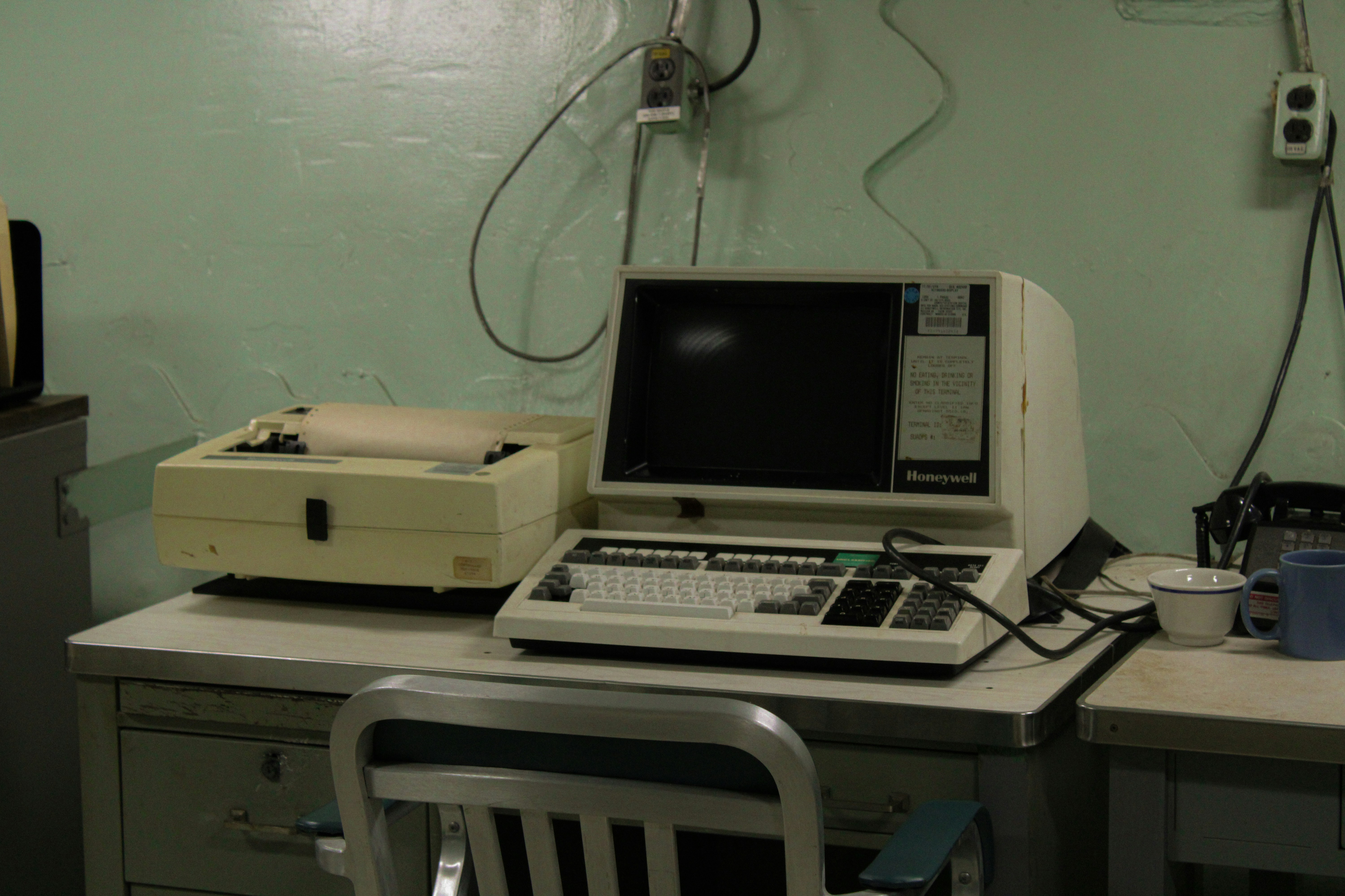 Vintage Workstation: An Offbeat 1980s Computer Setup in a Quiet Workshop