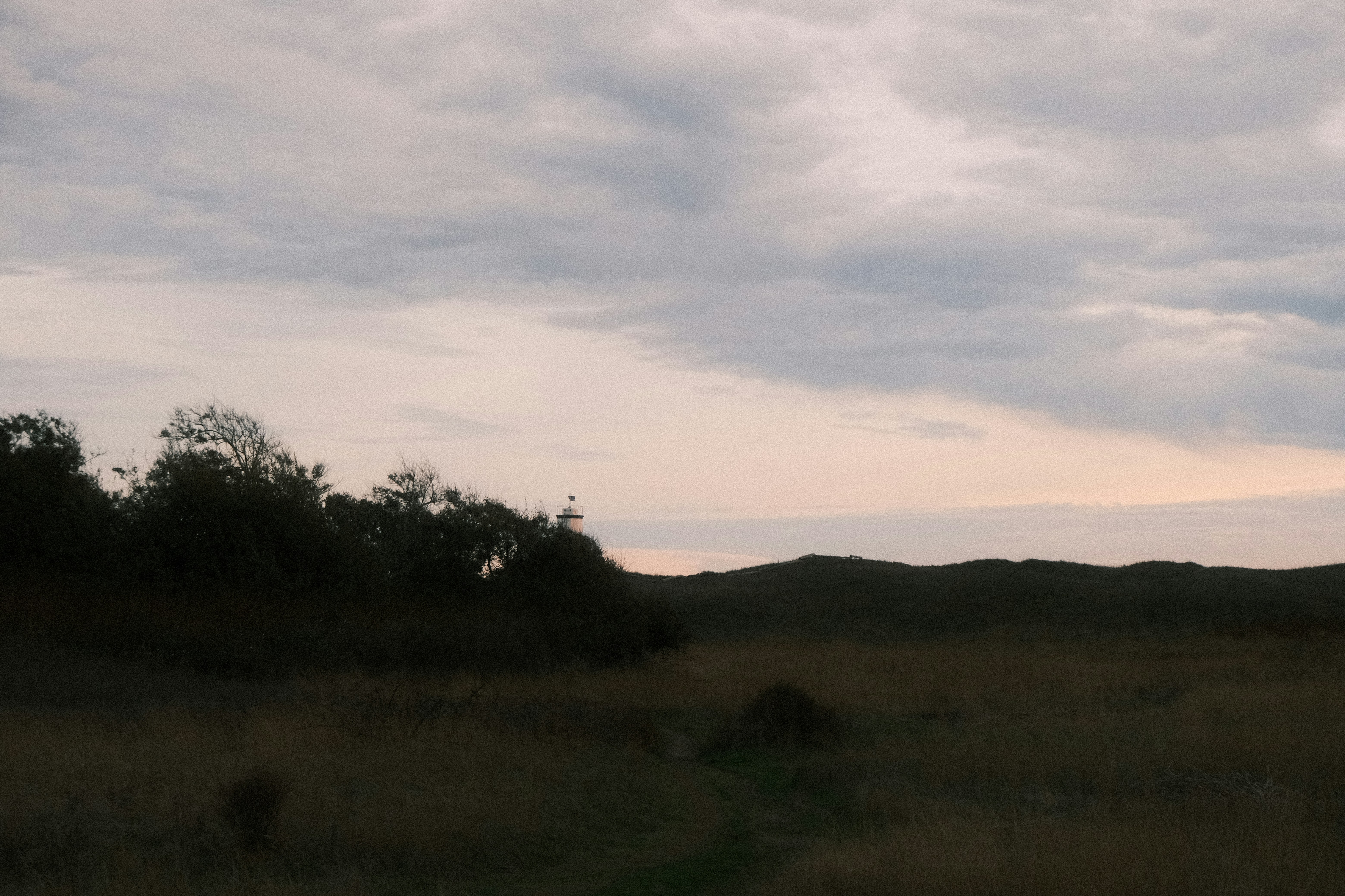 Dusk on the Prairie: Gentle Hills Meet a Quiet Horizon