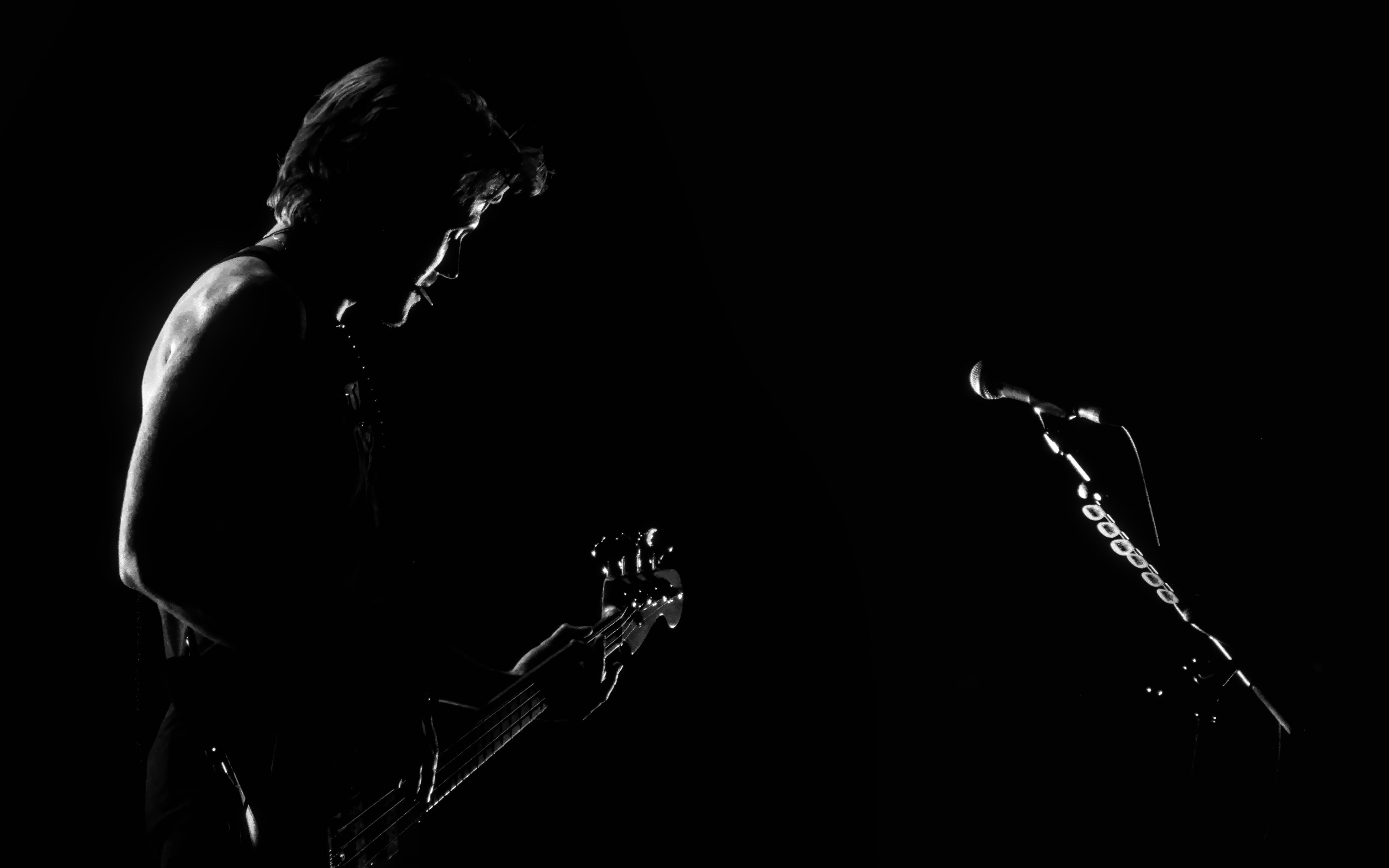 Low-light Gig: The Guitarist in Silent Spotlight