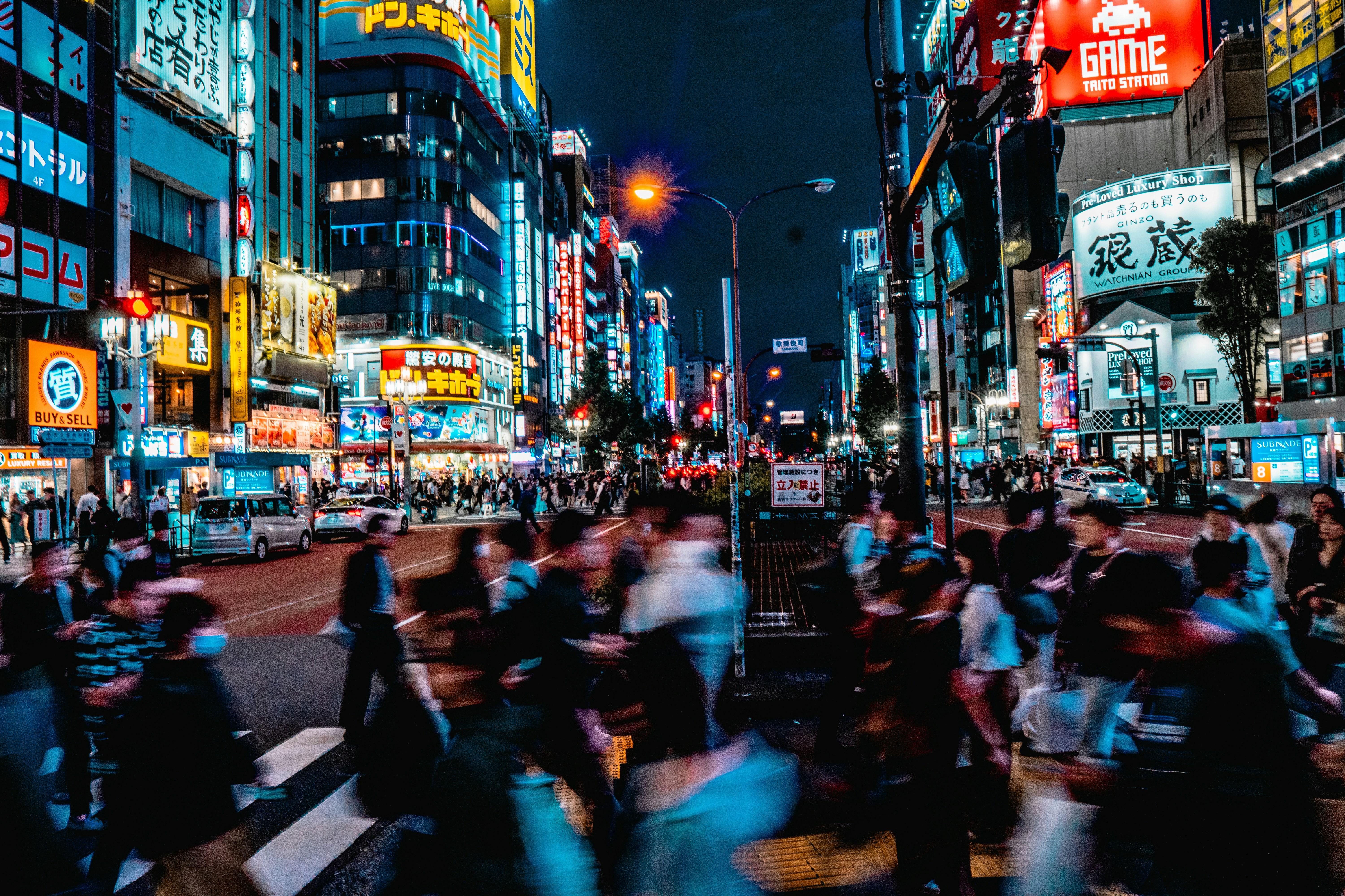 Neon Pulse on Shibuya’s Crosswalk: A City in Motion at Dusk