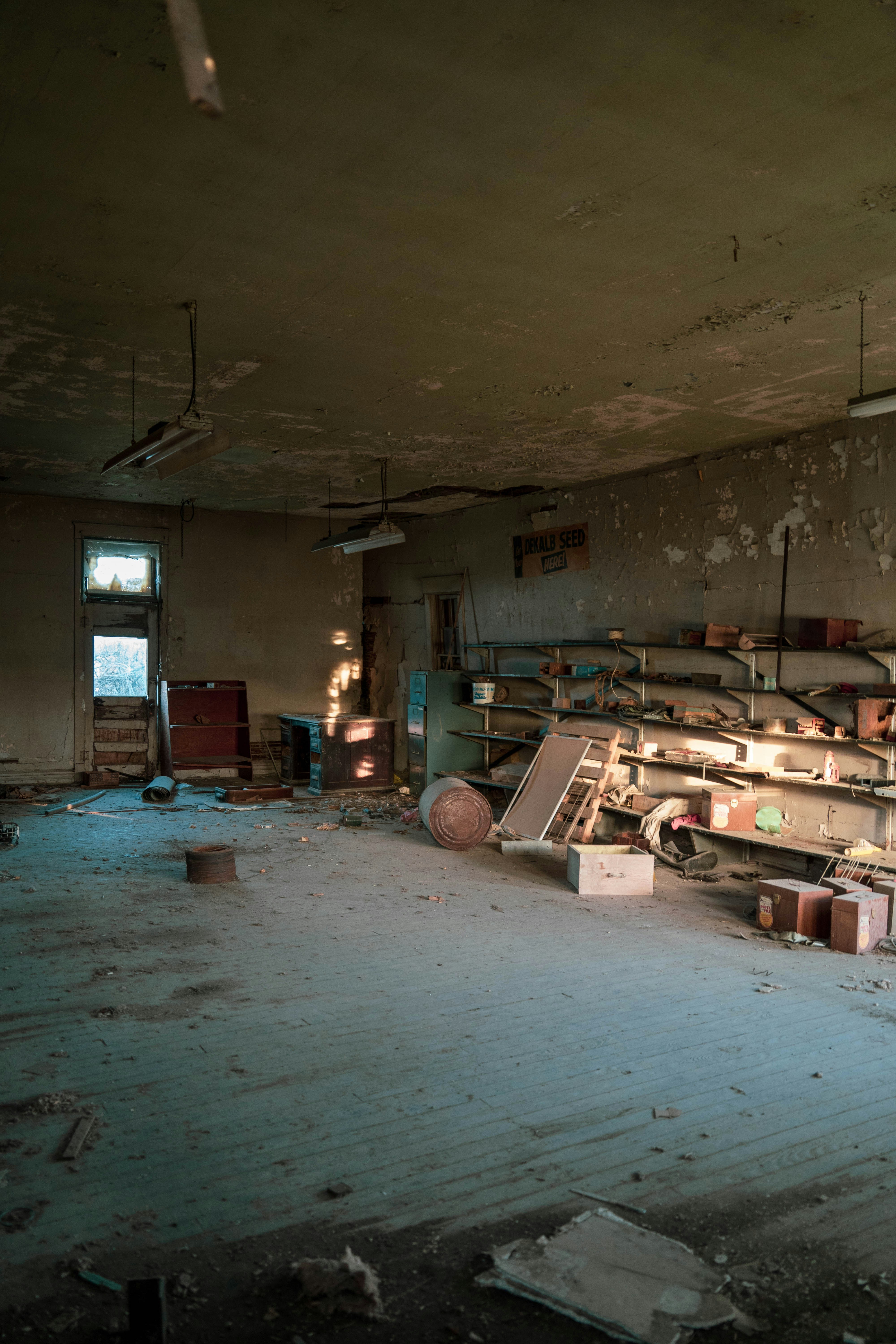 Silent Sand Through an Abandoned Workshop