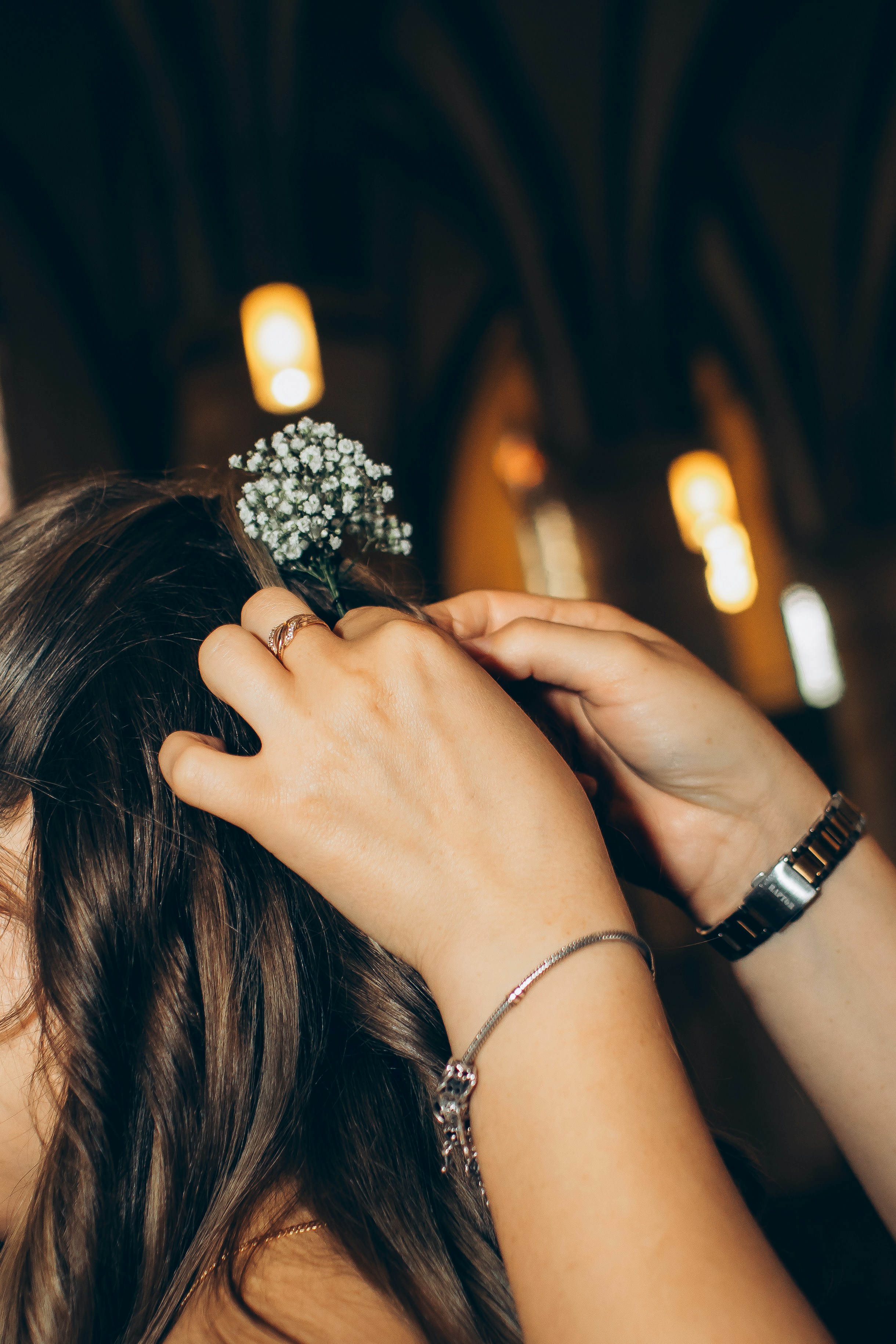 Bouquet of Moments: A Bride’s Hairpin Secret
