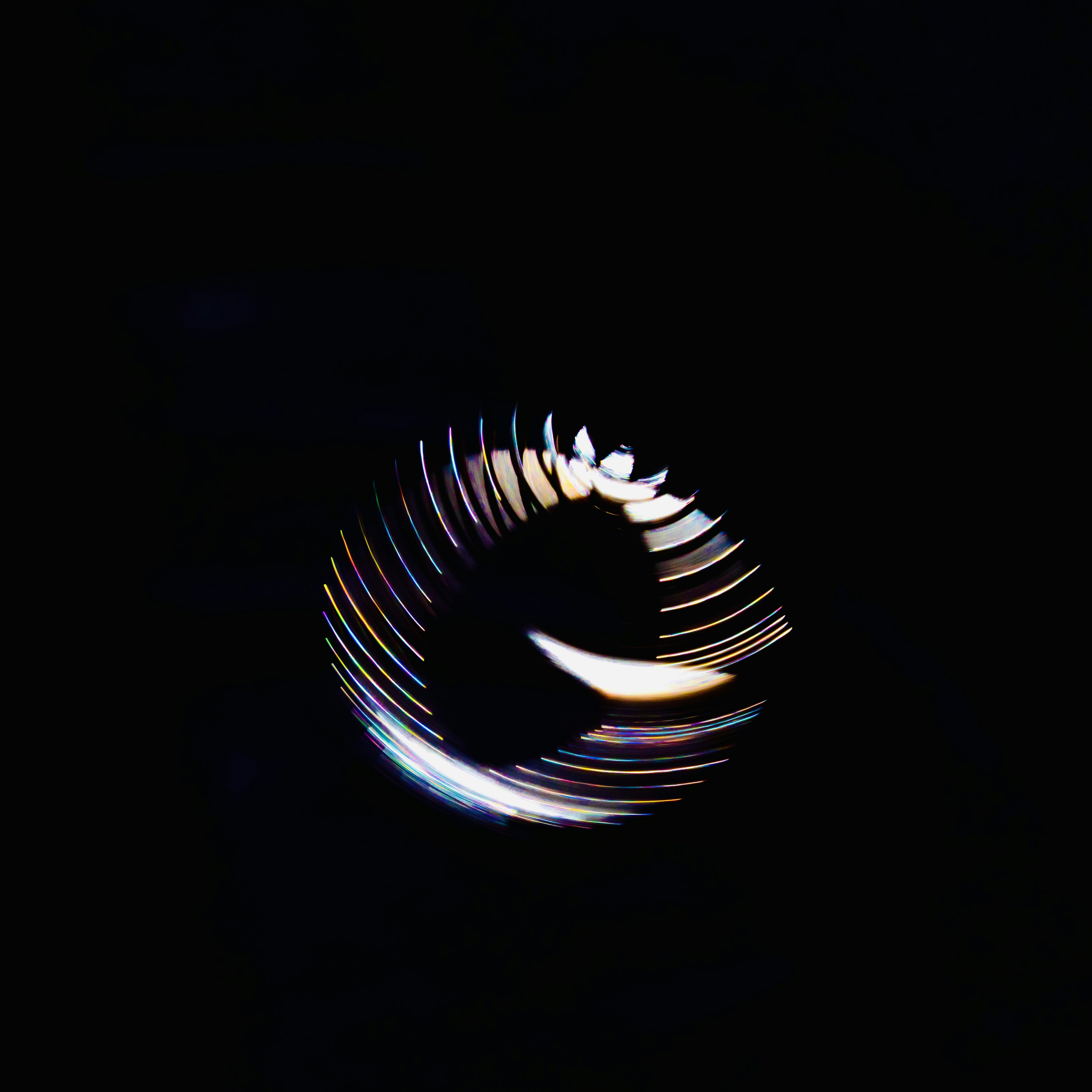 Circular Light Sweep: A Prism of Motion in Darkness