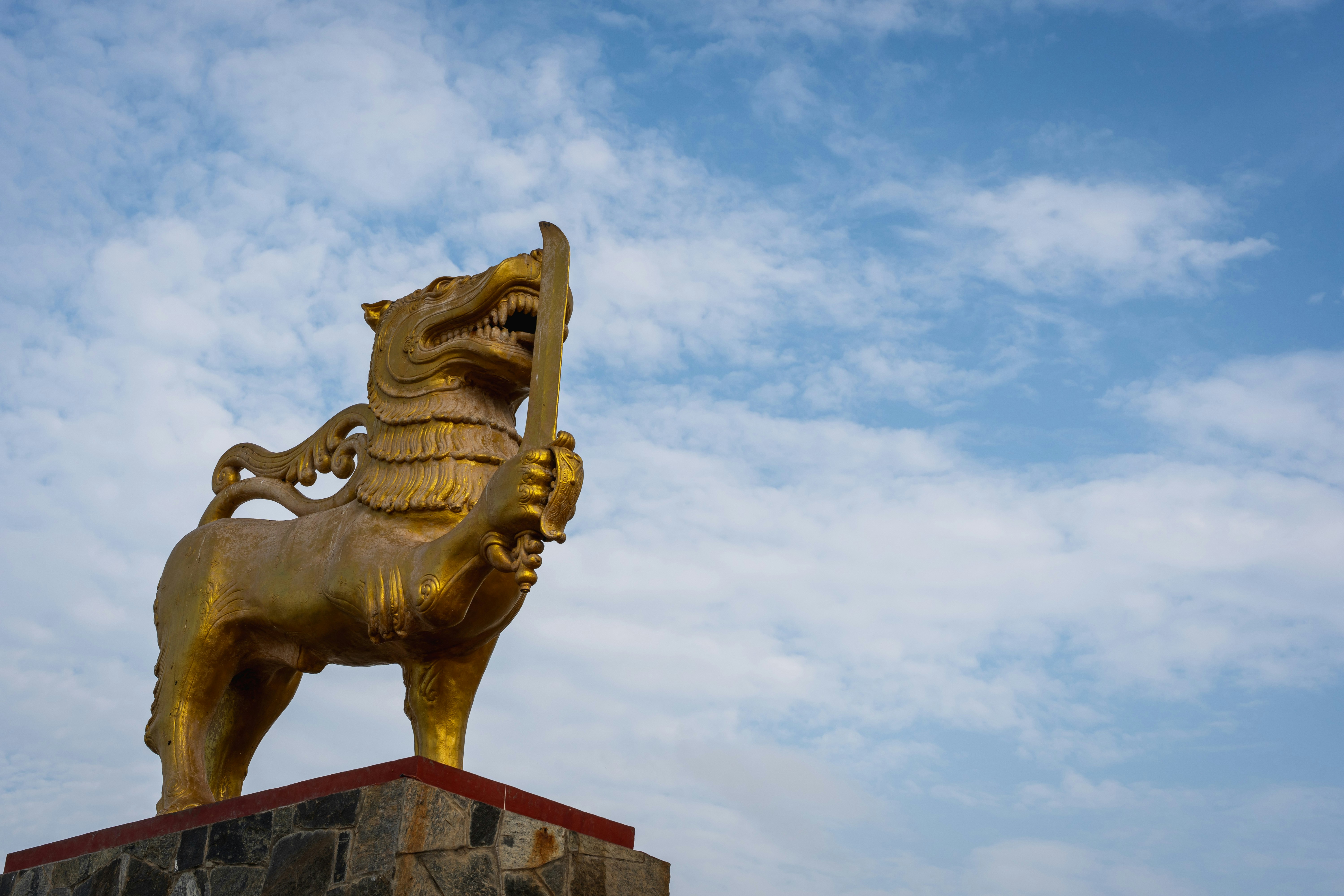 Golden Guardian of the Peak Stand