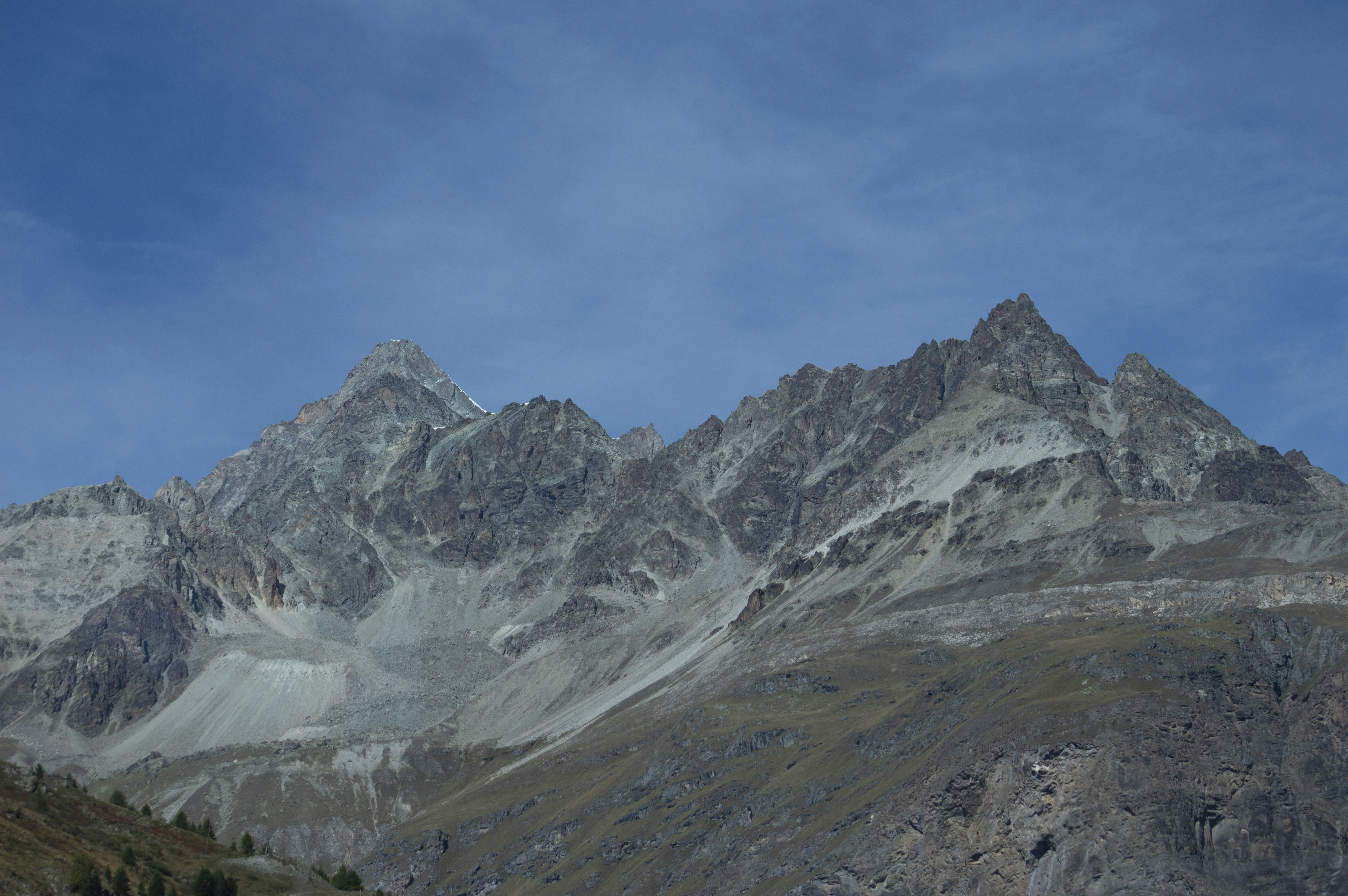 Jagged Crown: Alpine Peaks Against a Clear Blue Sky