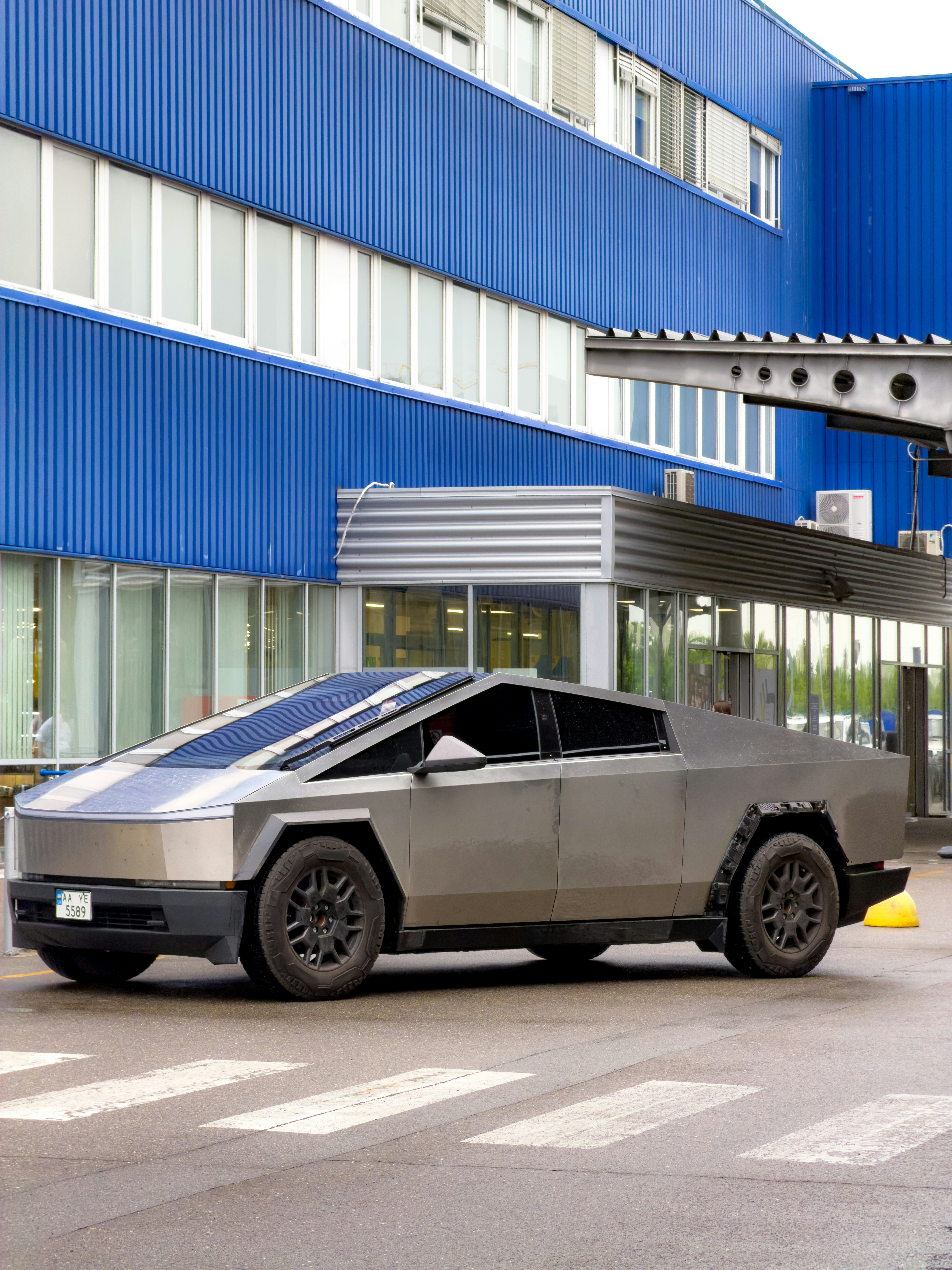 Angular Titan: A Matched Metallic Car Fortified by Blue Facades