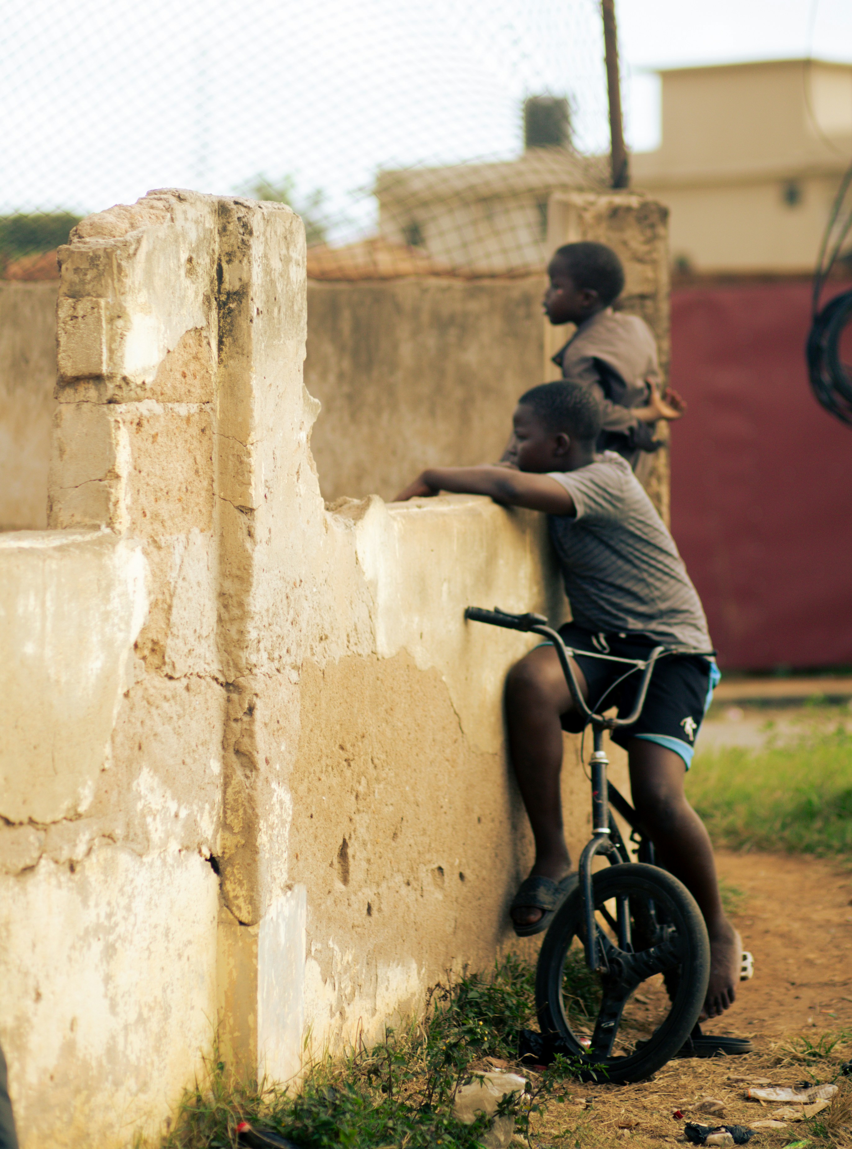 Wheel of Focus: Children by the Crumbling Wall
