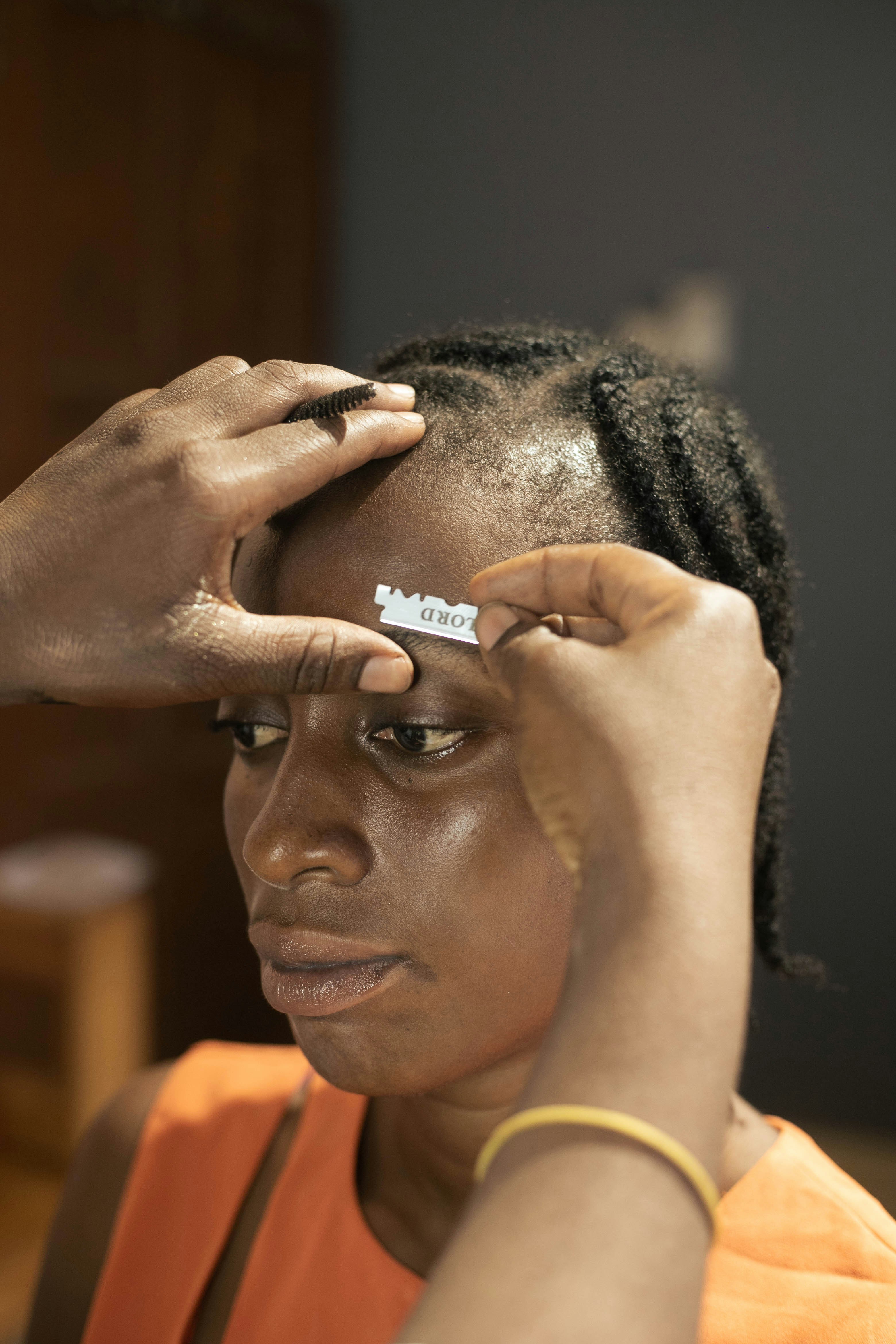 Framing the Focus: A Mentor Adjusts for a Clear Browline