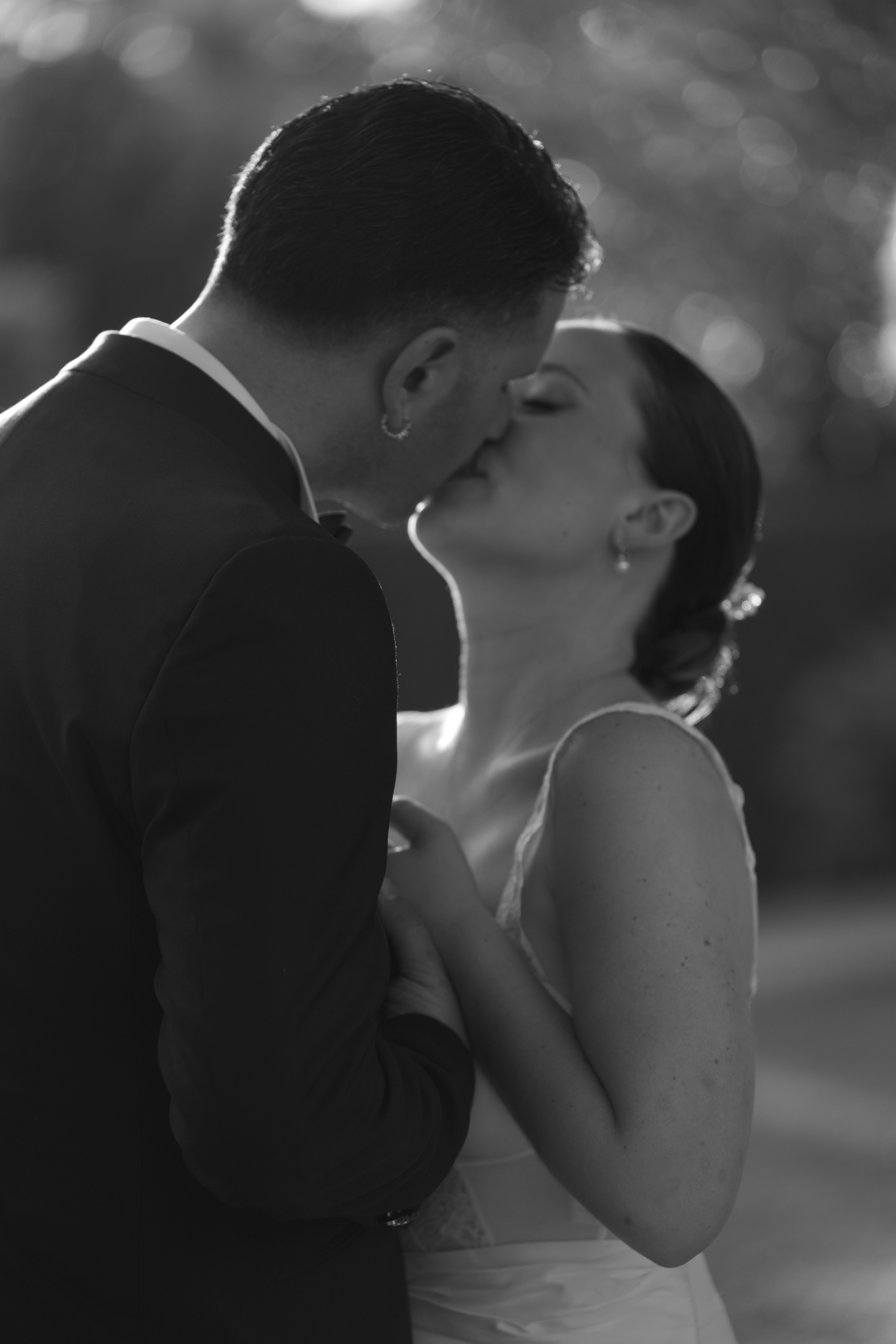 Kiss in the Light: A Quiet Portrait of Love