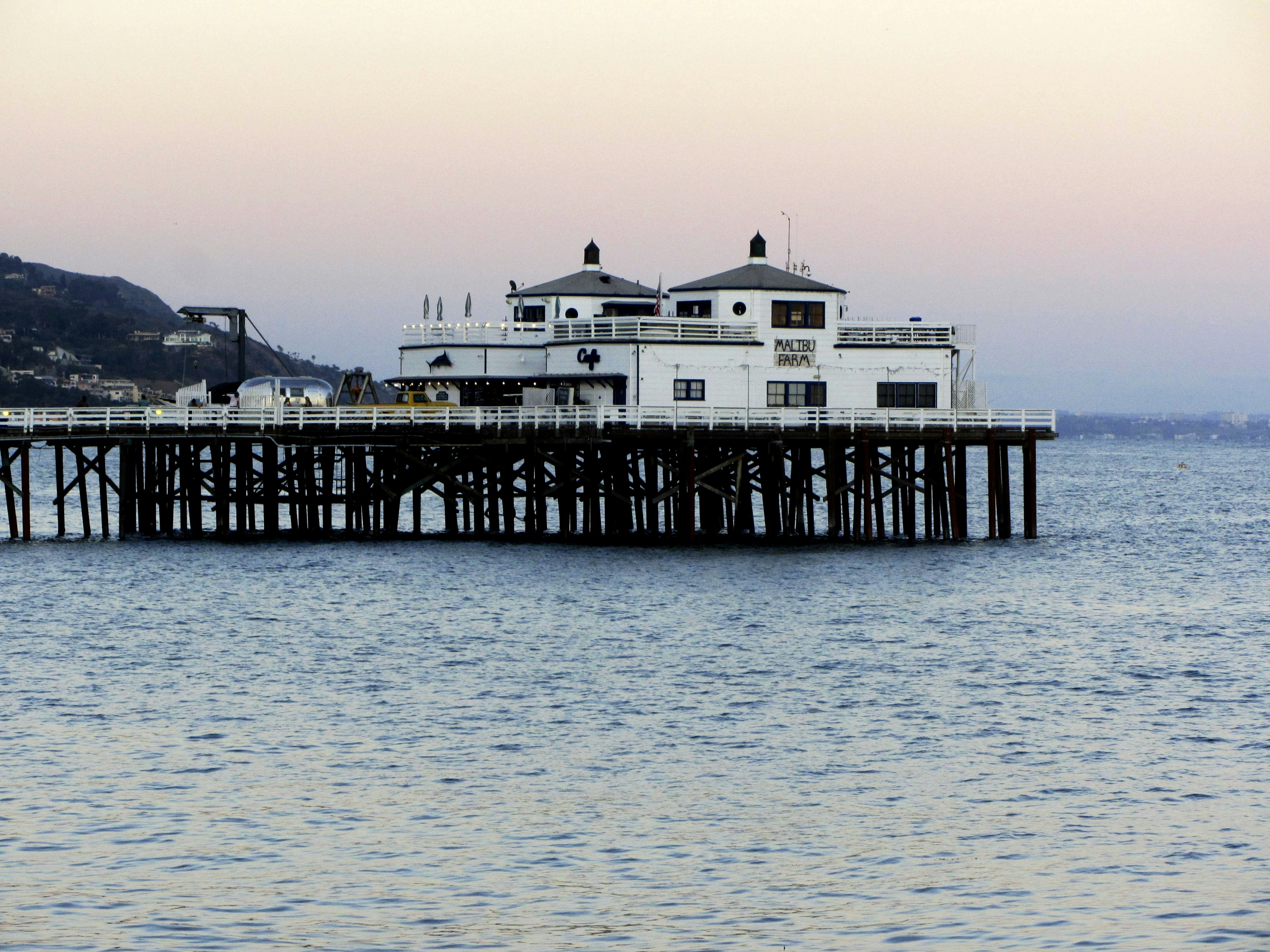 Sunlit Pierhouse: A Quiet Seaside Atelier