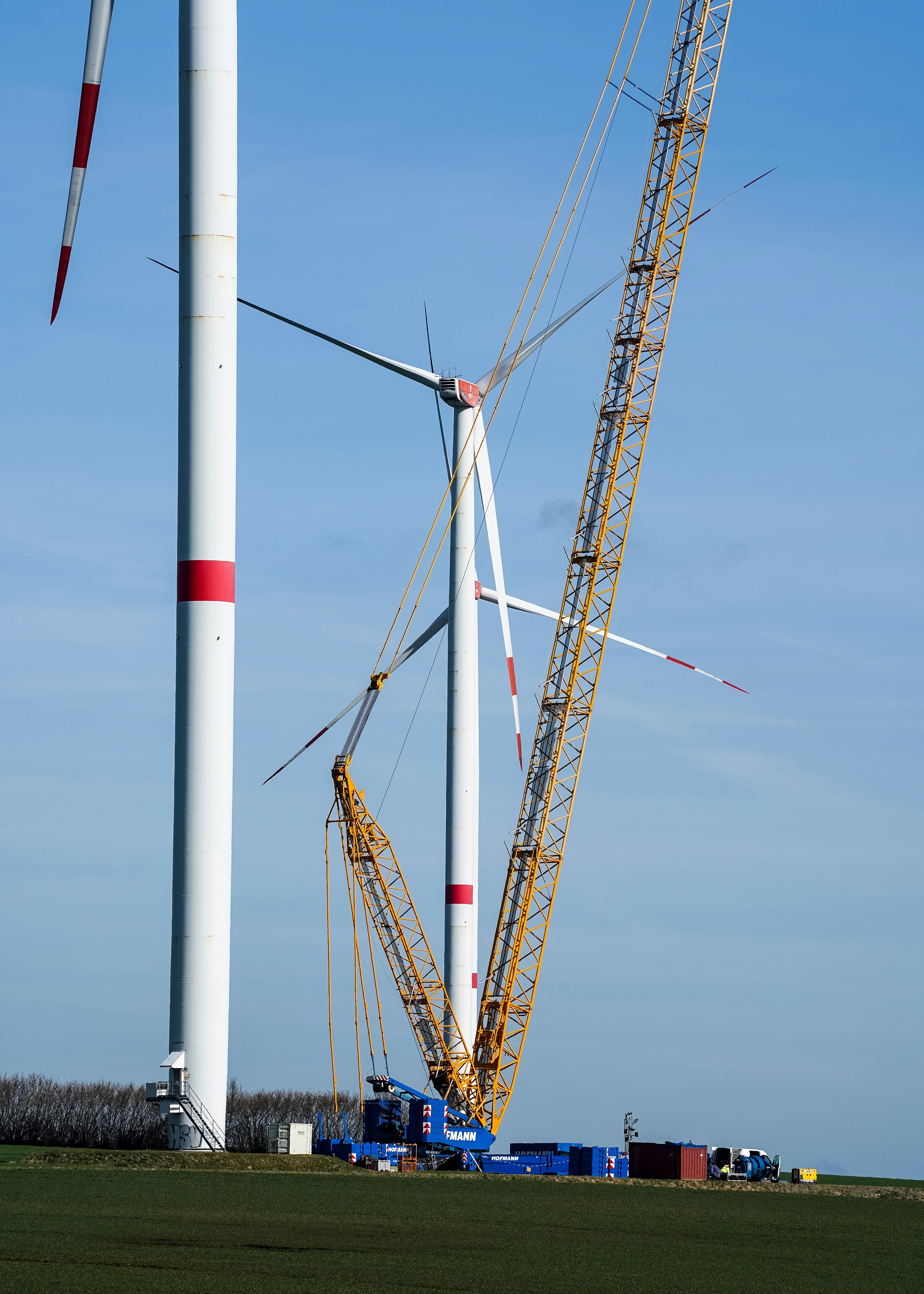 Crane Ballet at the Wind Farm: Tower Vertigo and Turbine Assembly
