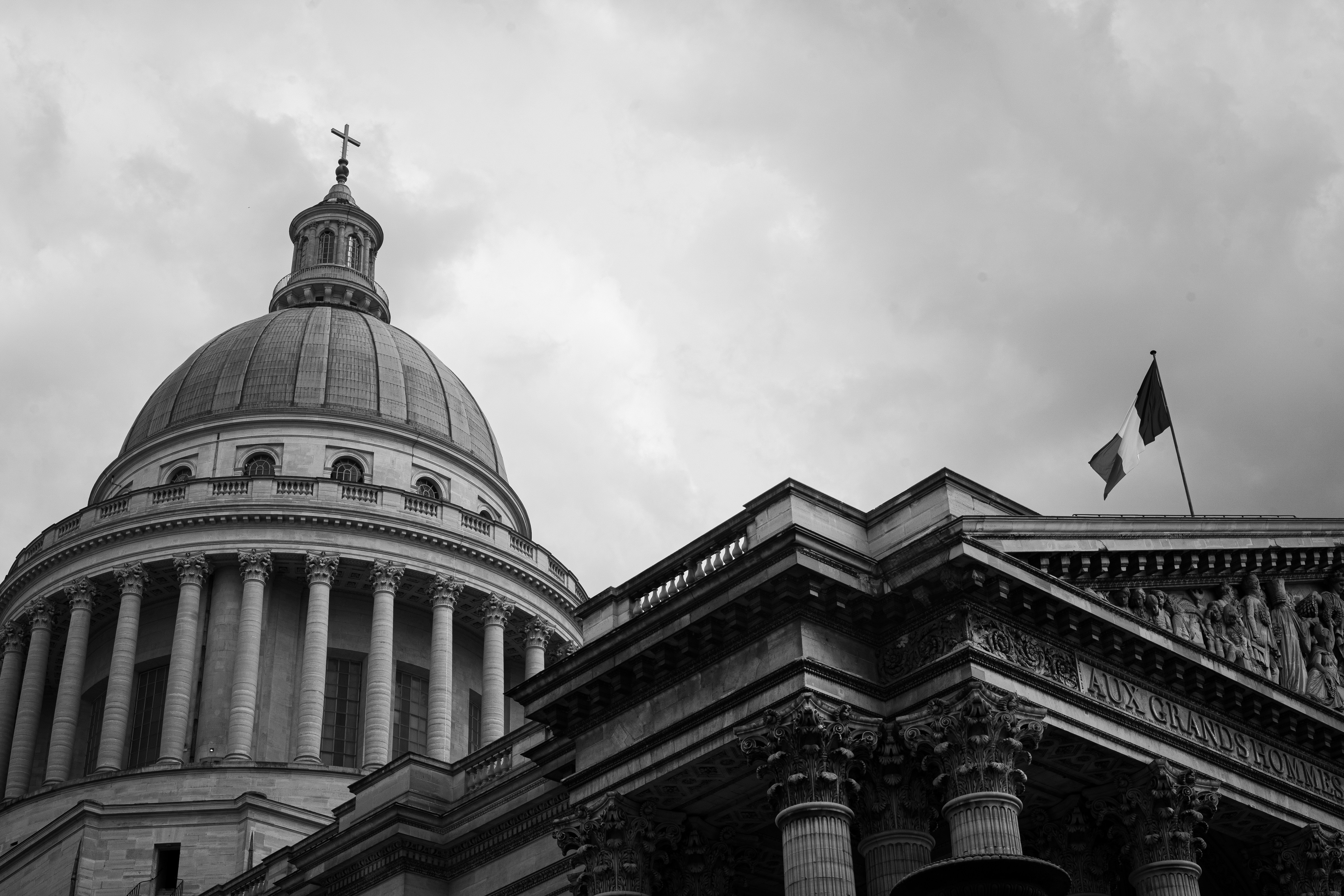 Dome and Cornice: A Monumental Parisian Quiet
